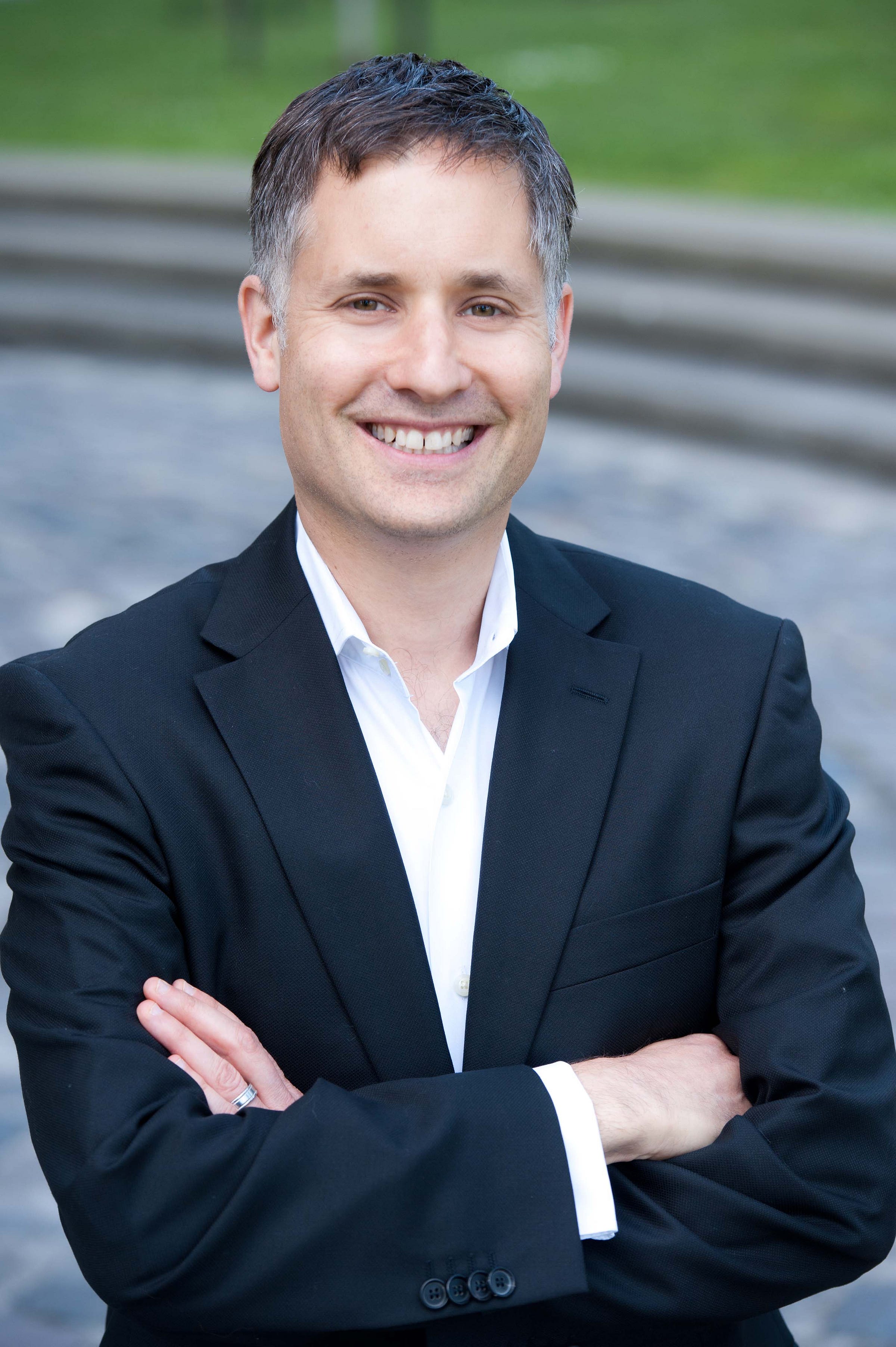 Charlie Graham – Medium