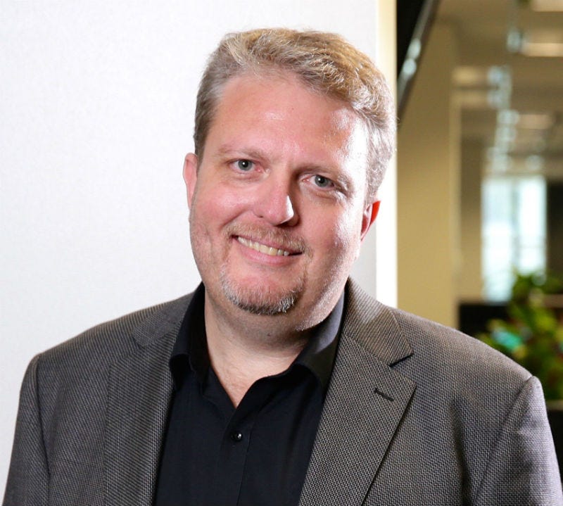 Stuart Waite – Medium