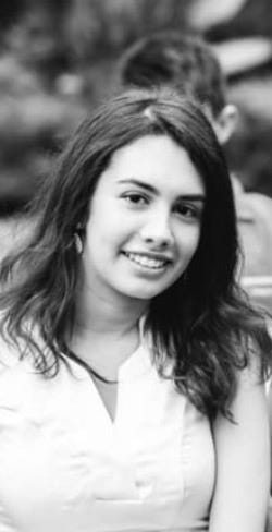 Thais Ramirez – Medium