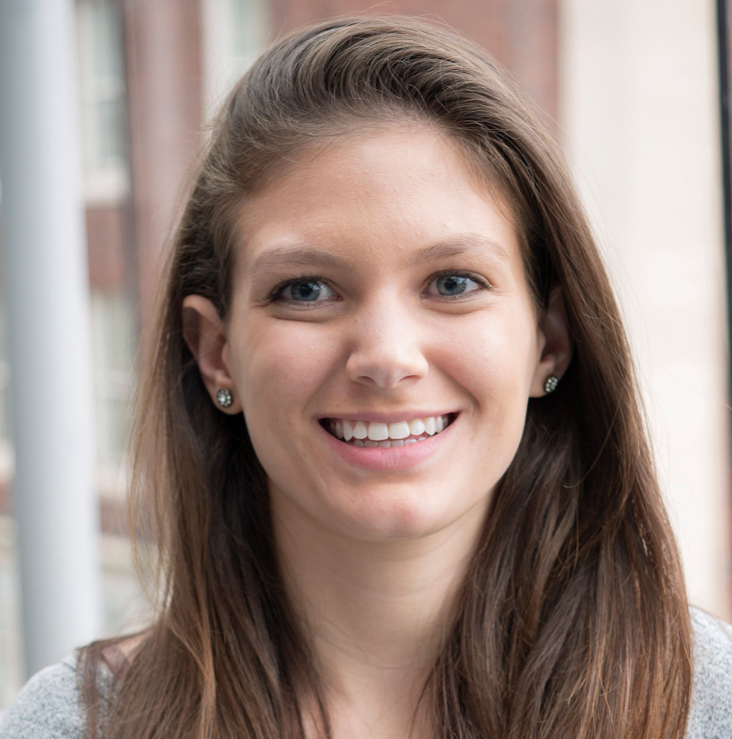 Laura Bloch – Medium