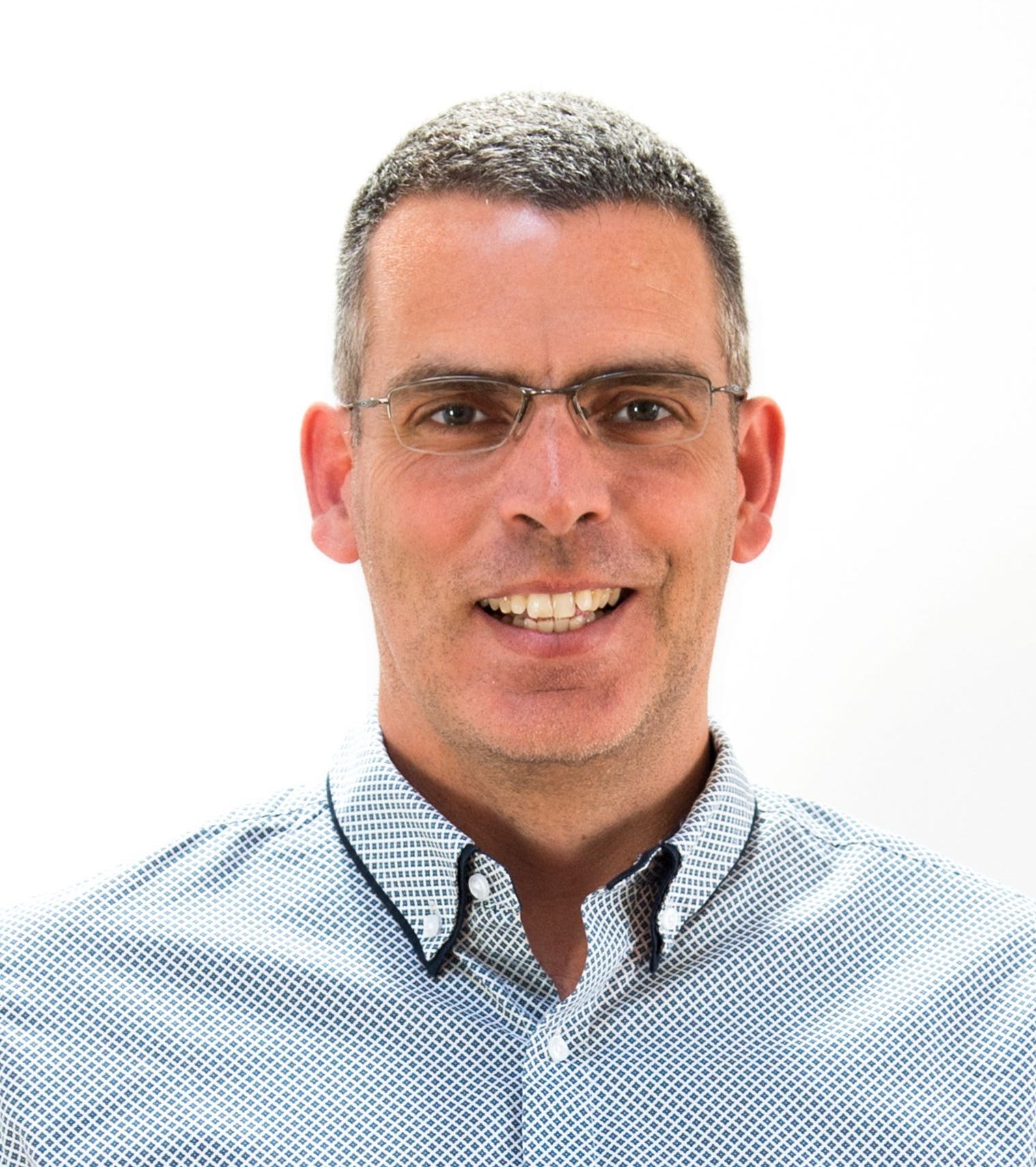 Peter Hay – Medium