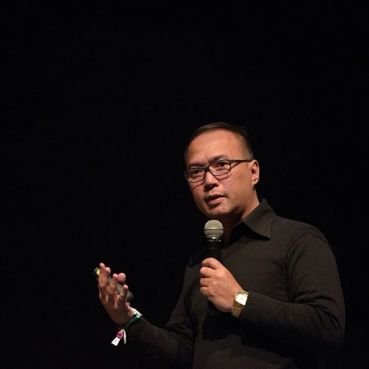 Robin Malau – Medium