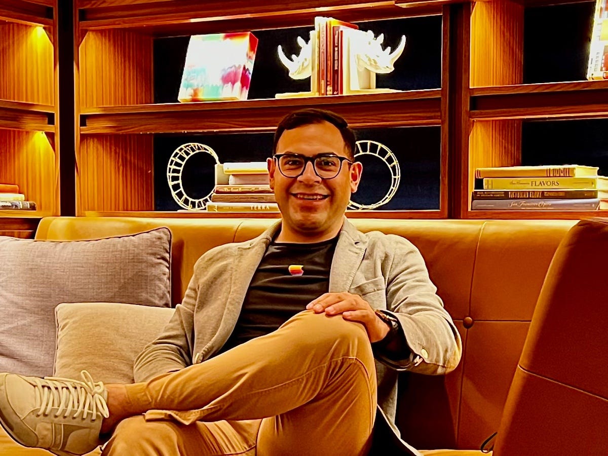 Carlos Serrano – Medium