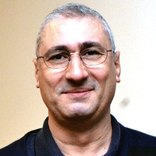 Murad Qubbaj – Medium Murad Qubbaj – Medium