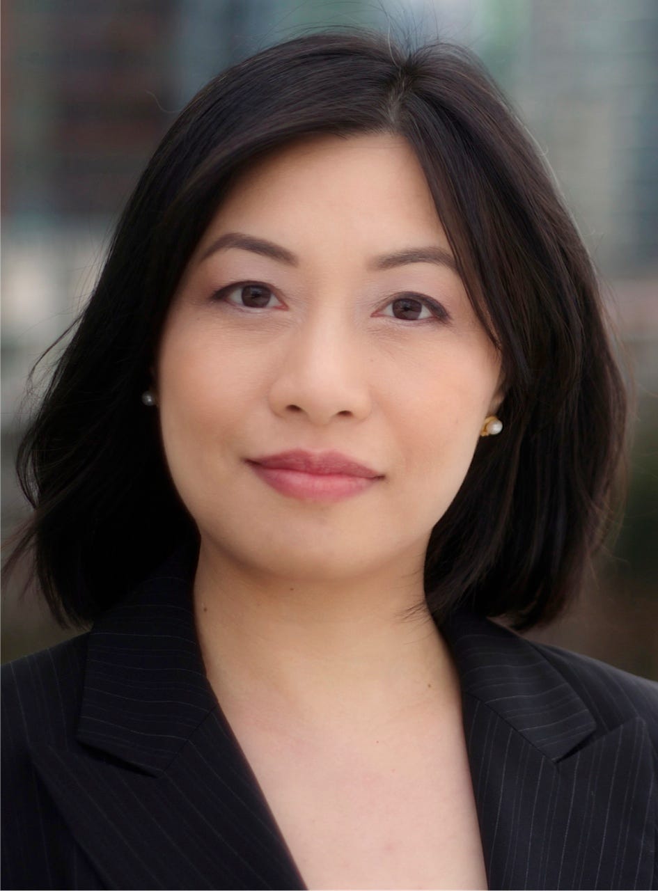 Iris Chen/曬書娘 – Medium