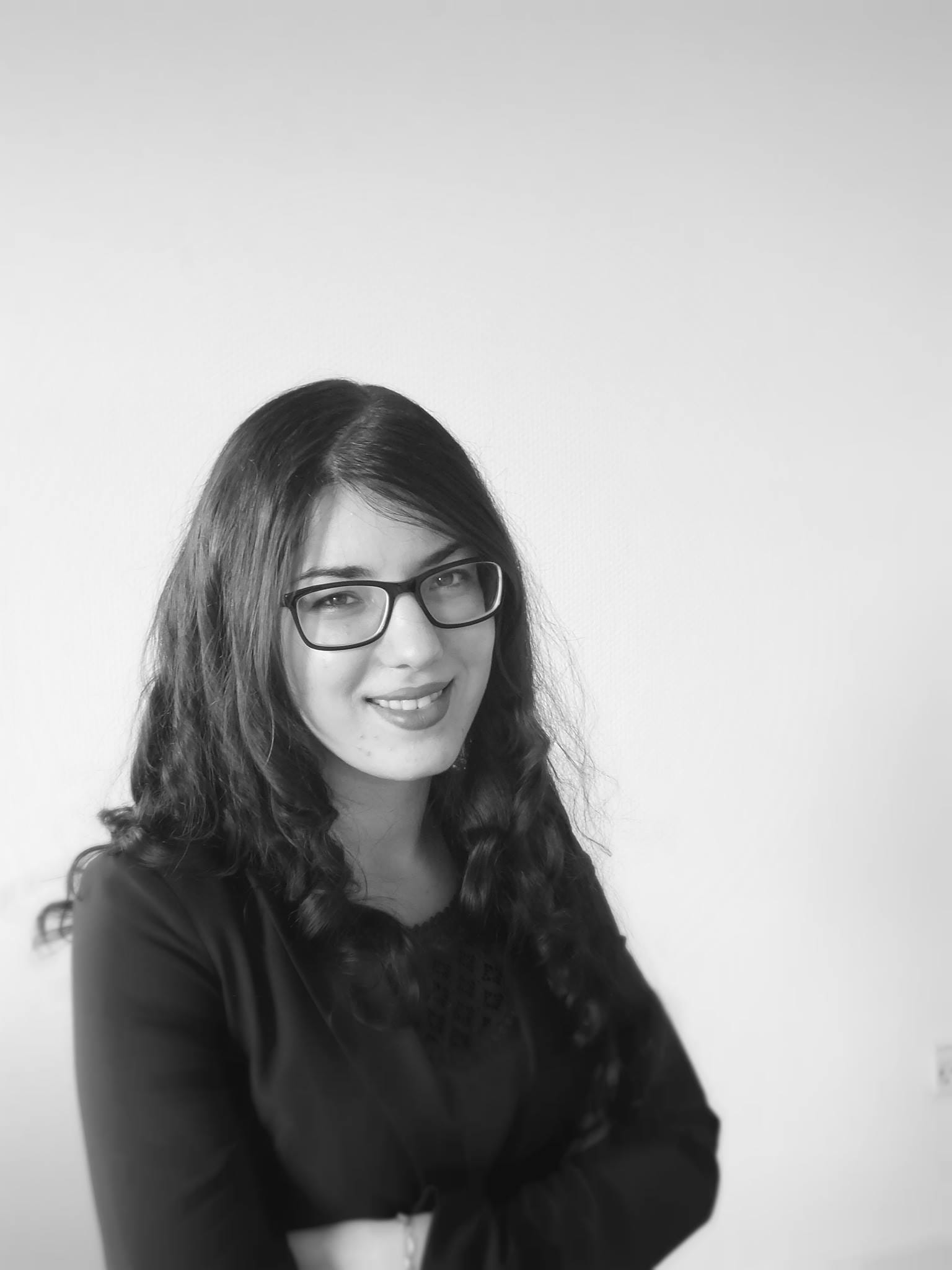 Oana Alexandra – Medium