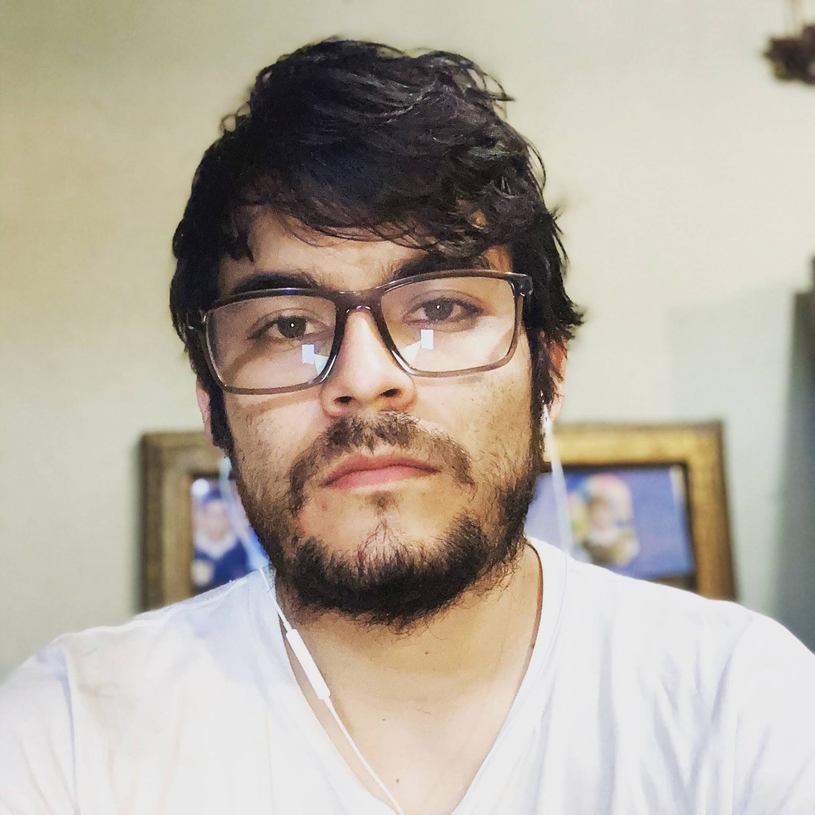 Eduardo Velazquez – Medium