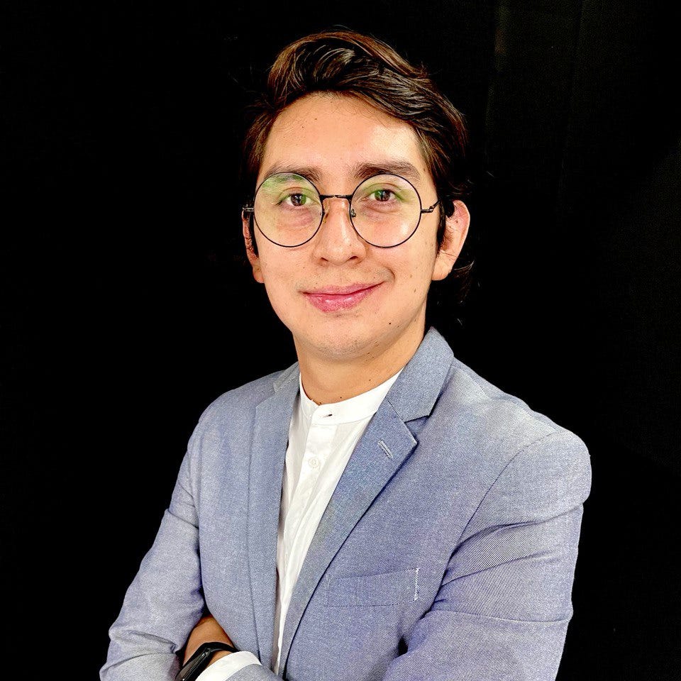 Gil Ayala – Medium