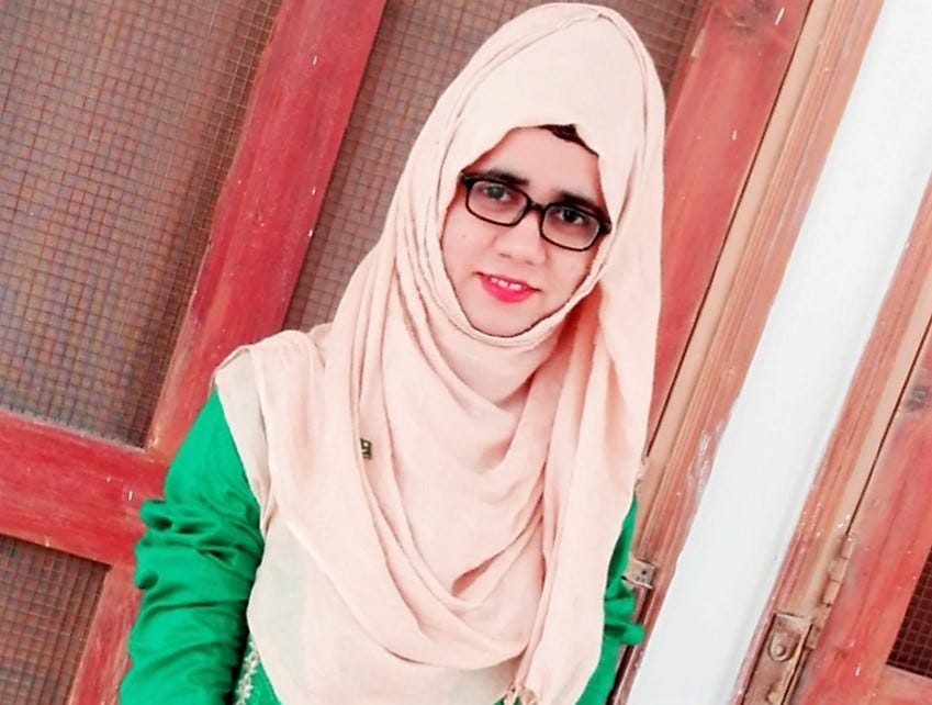 Ume Kalsoom – Medium