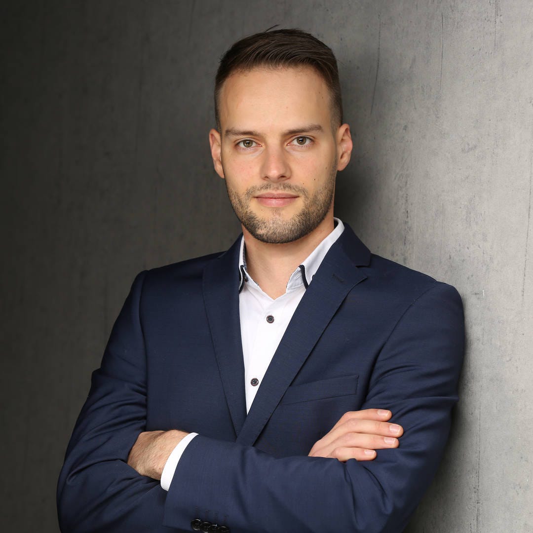 About Julian Dm Medium