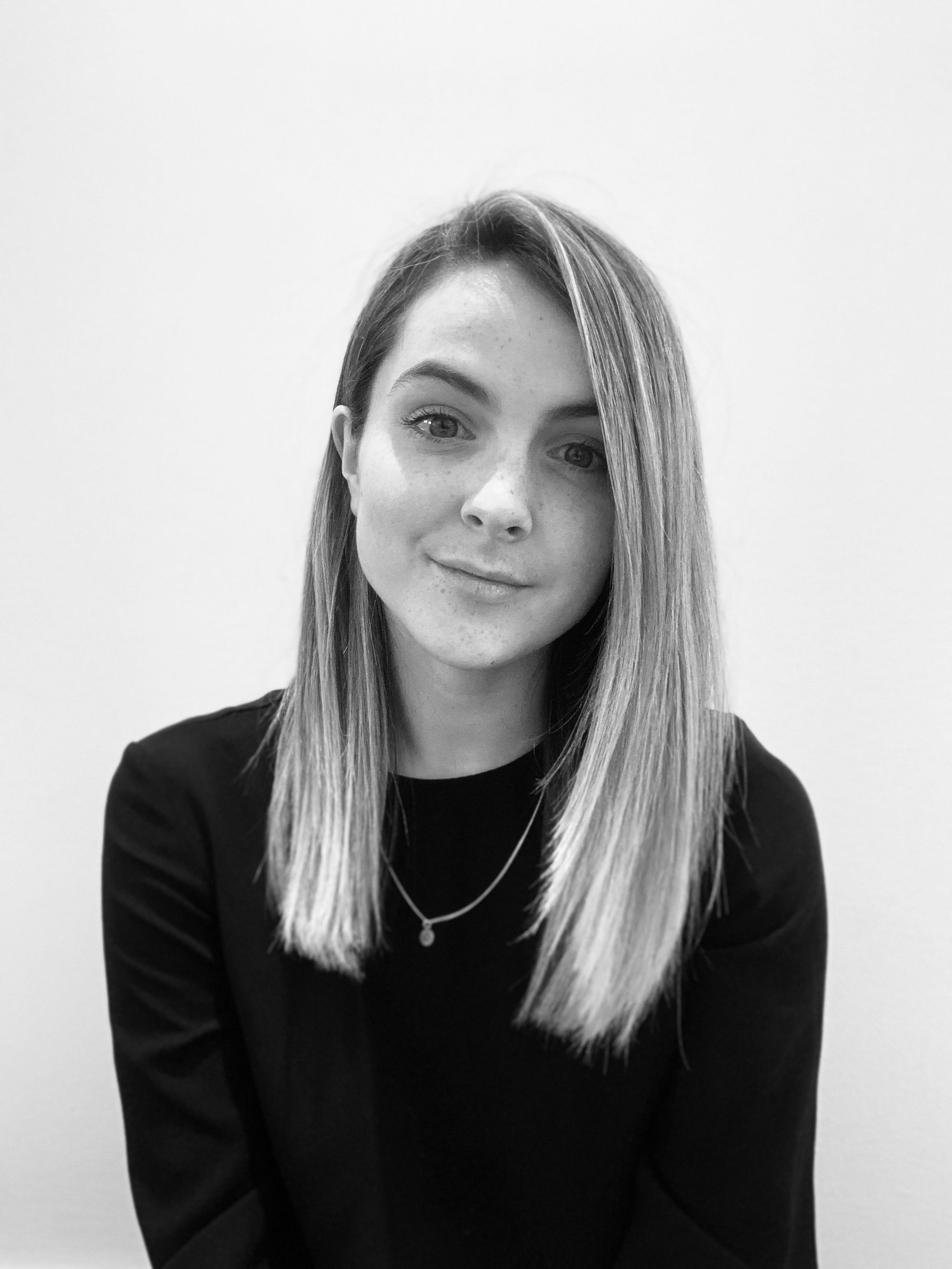 Chloe Sanderson – Medium