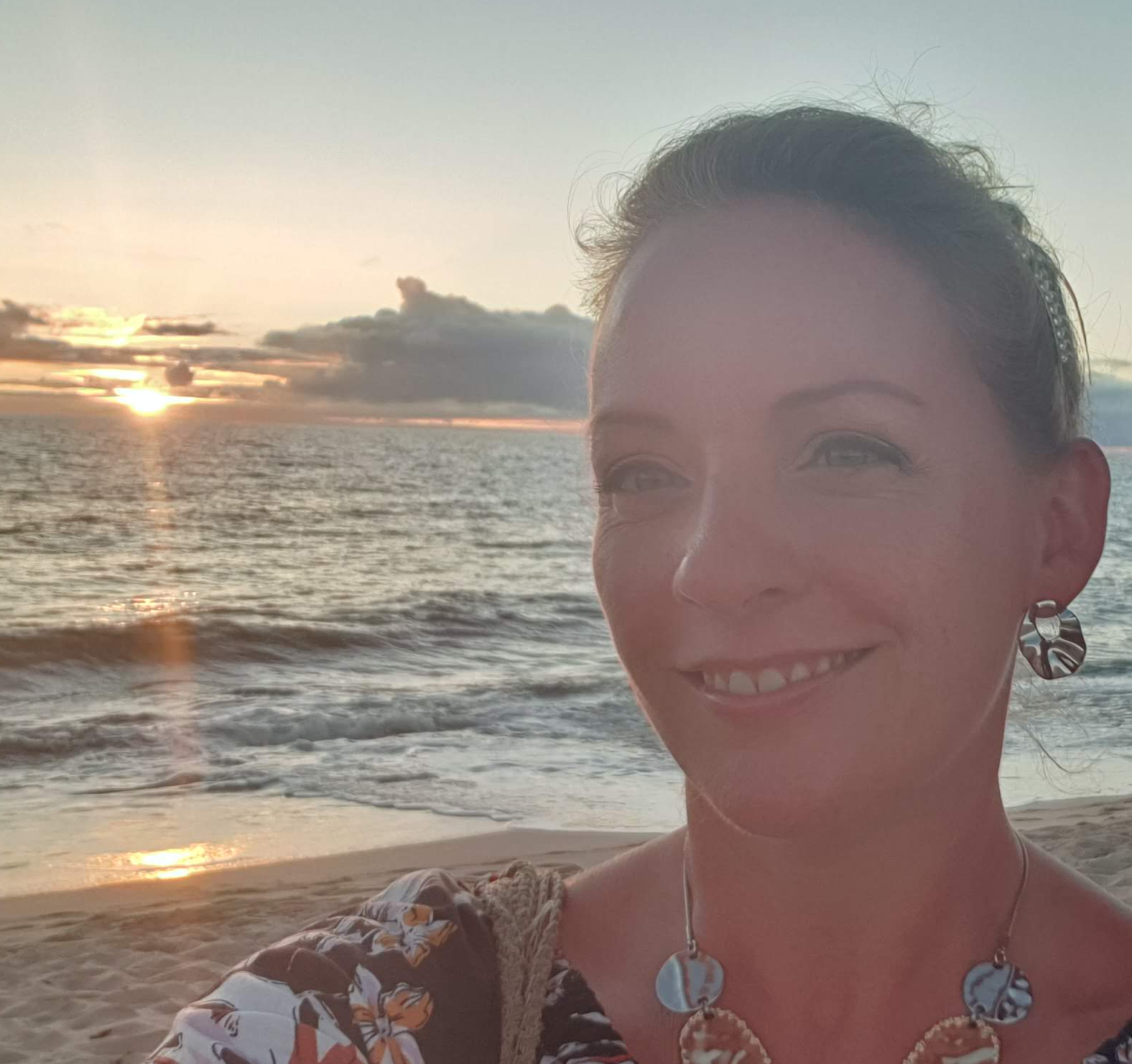 Emma Cross – Medium
