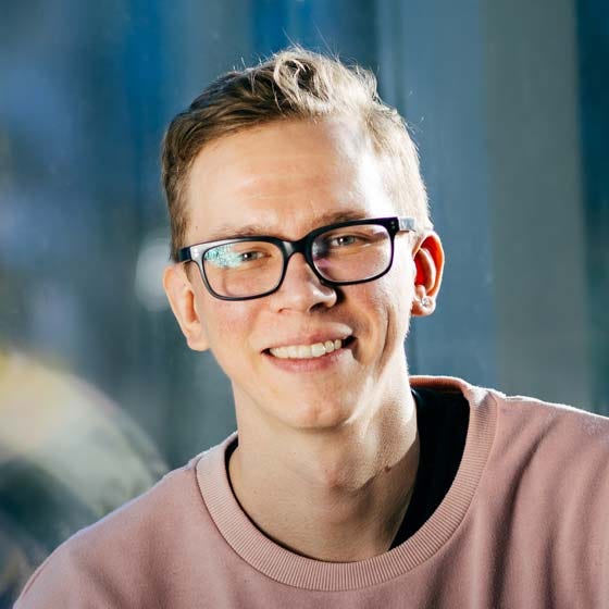 People following Pavel Laptev