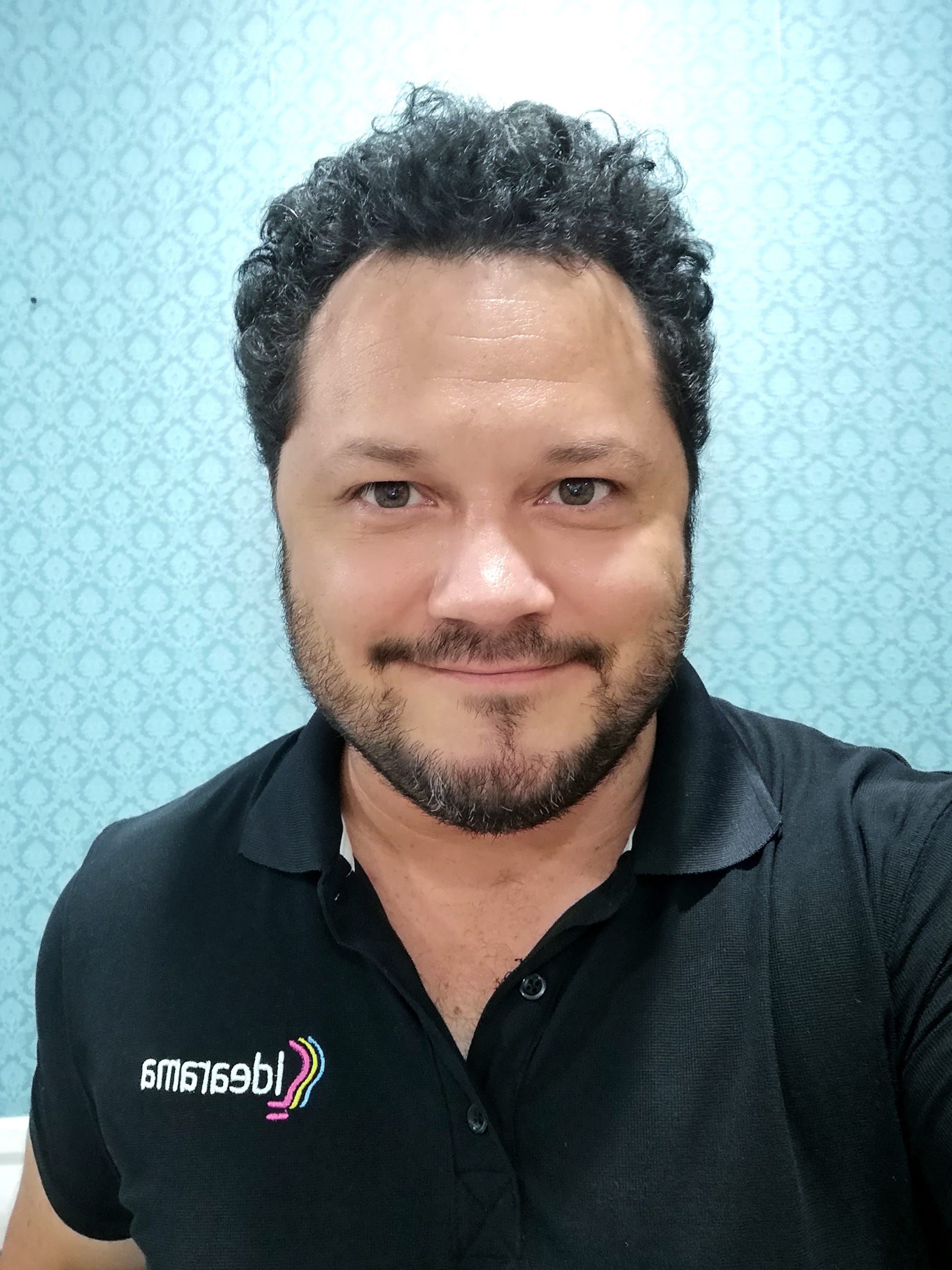 Eduardo Macias – Medium