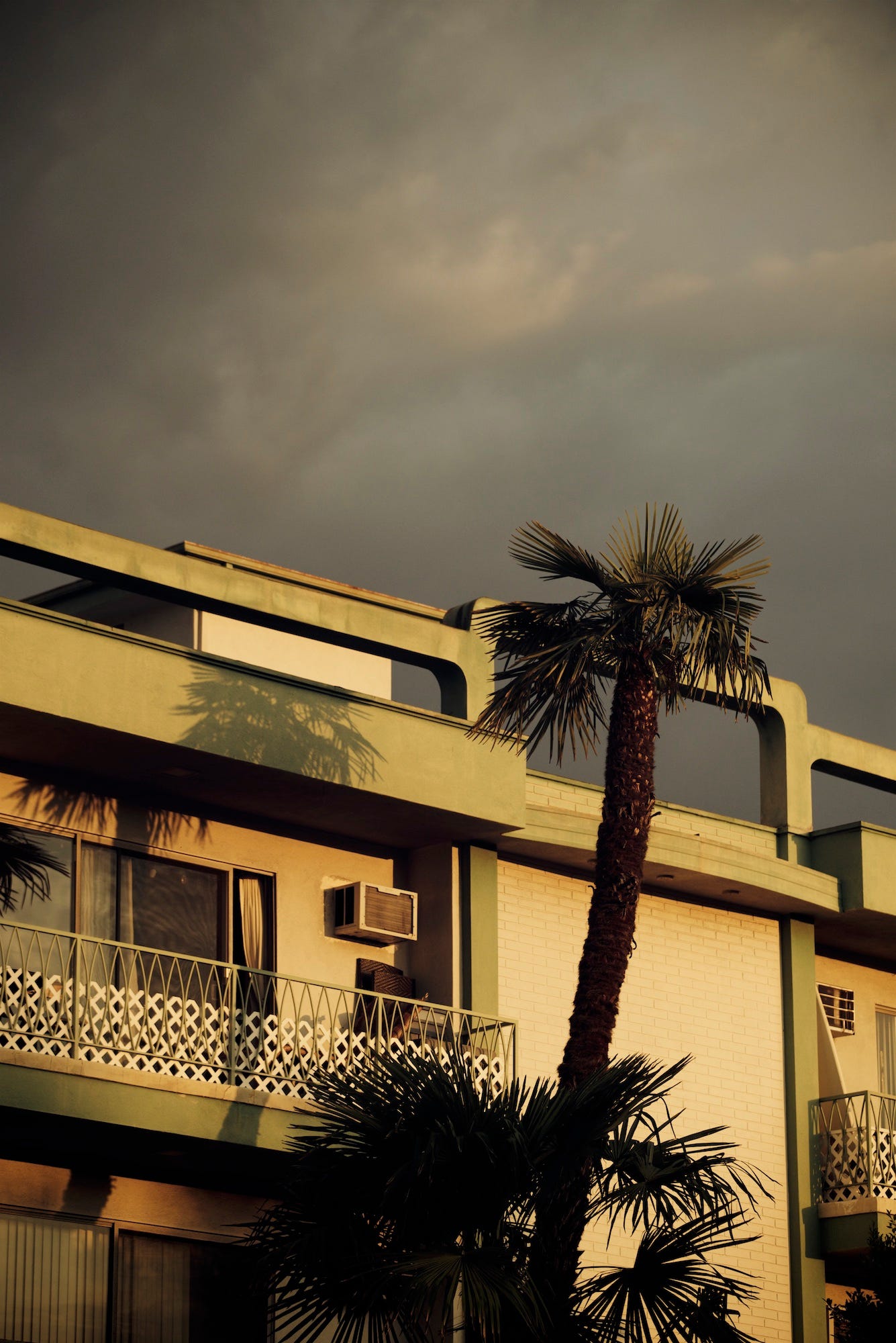 The First to Go: L.A.’s Dingbats. ‘Tenement housing with a happy face ...