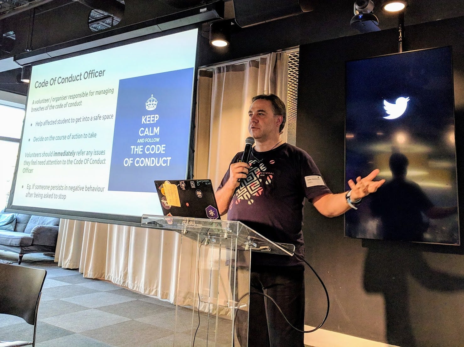 uncodebar 4. Sharing knowledge and celebrating… | by Kara de la Marck | the codelog | Medium
