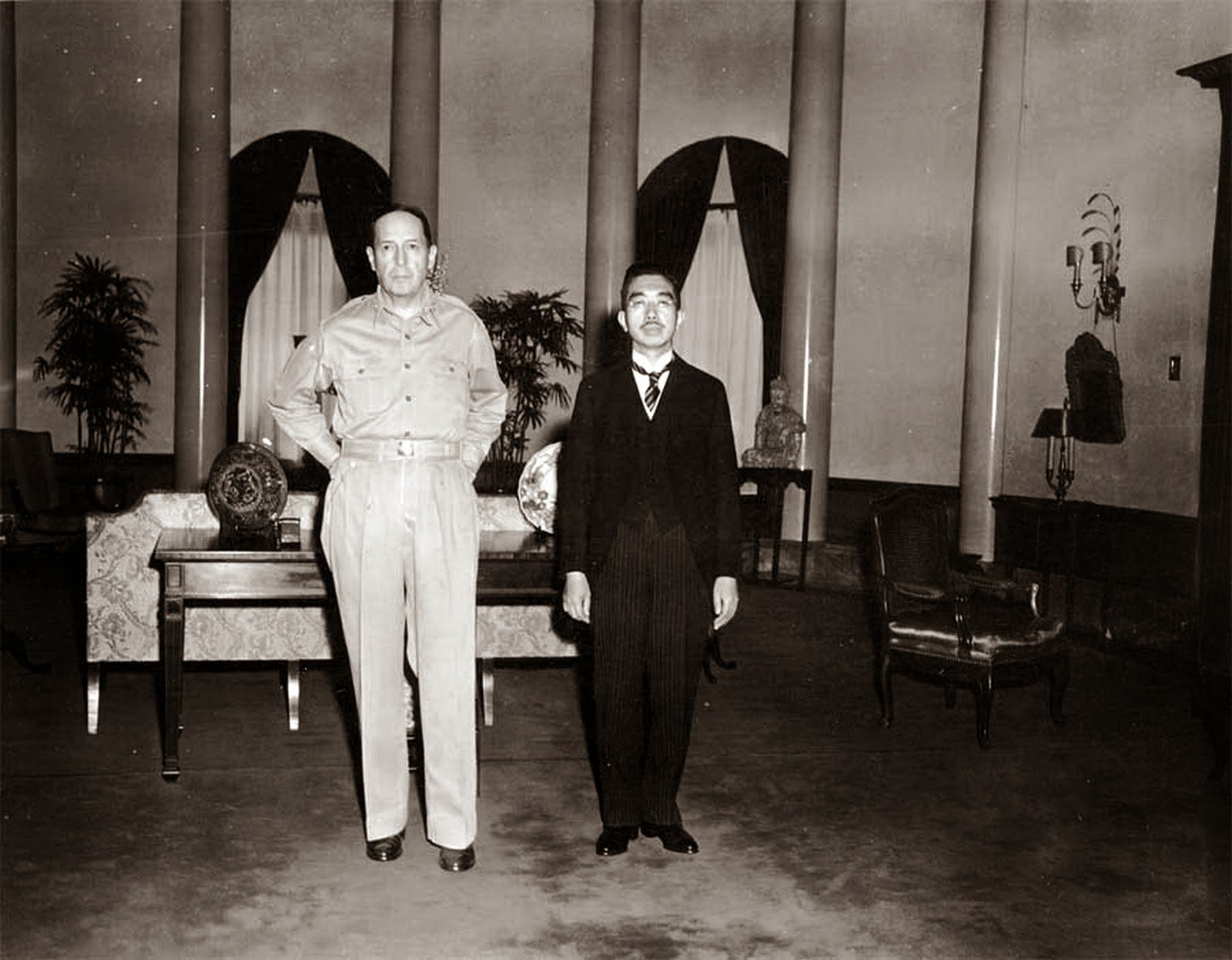 The meaning behind this picture of Emperor Hirohito and General ...