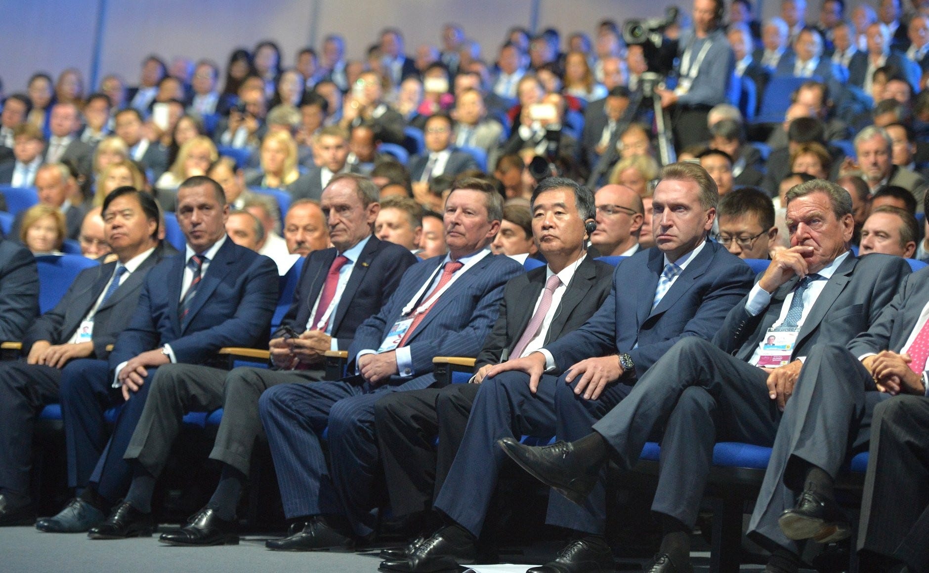 Форум HIVE. Чтобы ни один вопрос не остался без… | by Simon Litvinov ...