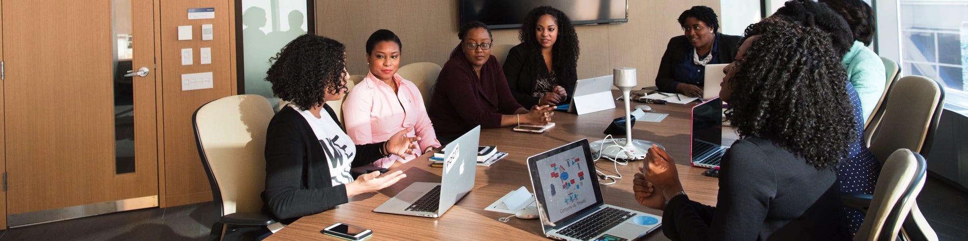 10 LinkedIn Background Photo Ideas to Make Your Profile Truly Stand Out ...