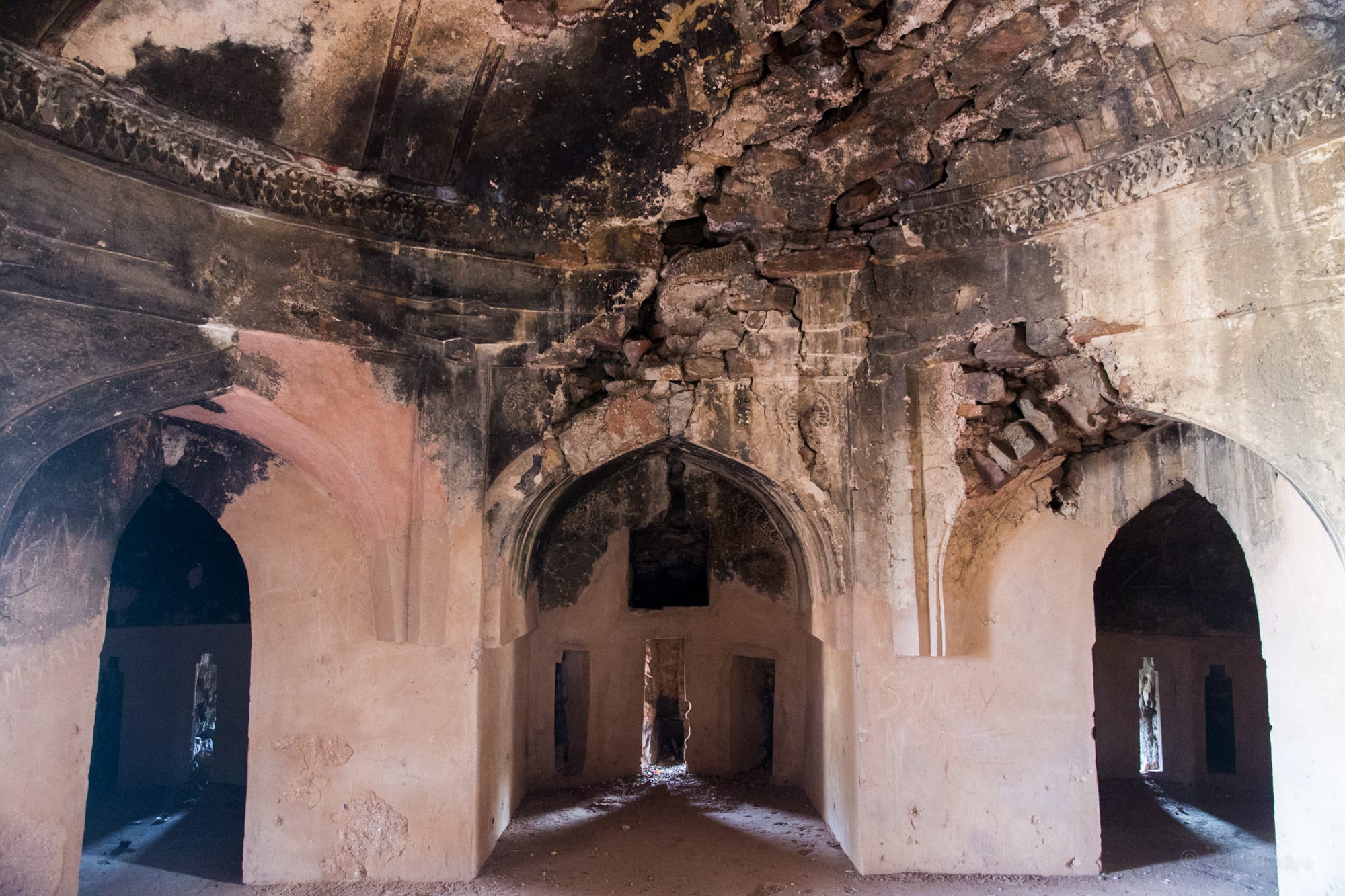 Photo Blog — Satpula and Khirki Village of New Delhi | by Jai Pandya ...