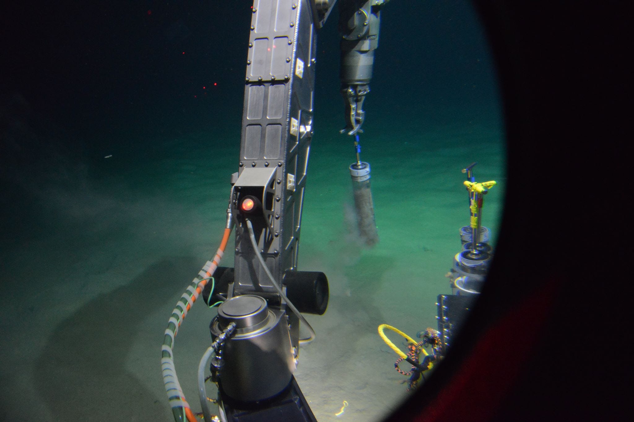 Taking a dive on deep sea sub Alvin | by BU Experts | BU Experts | Medium