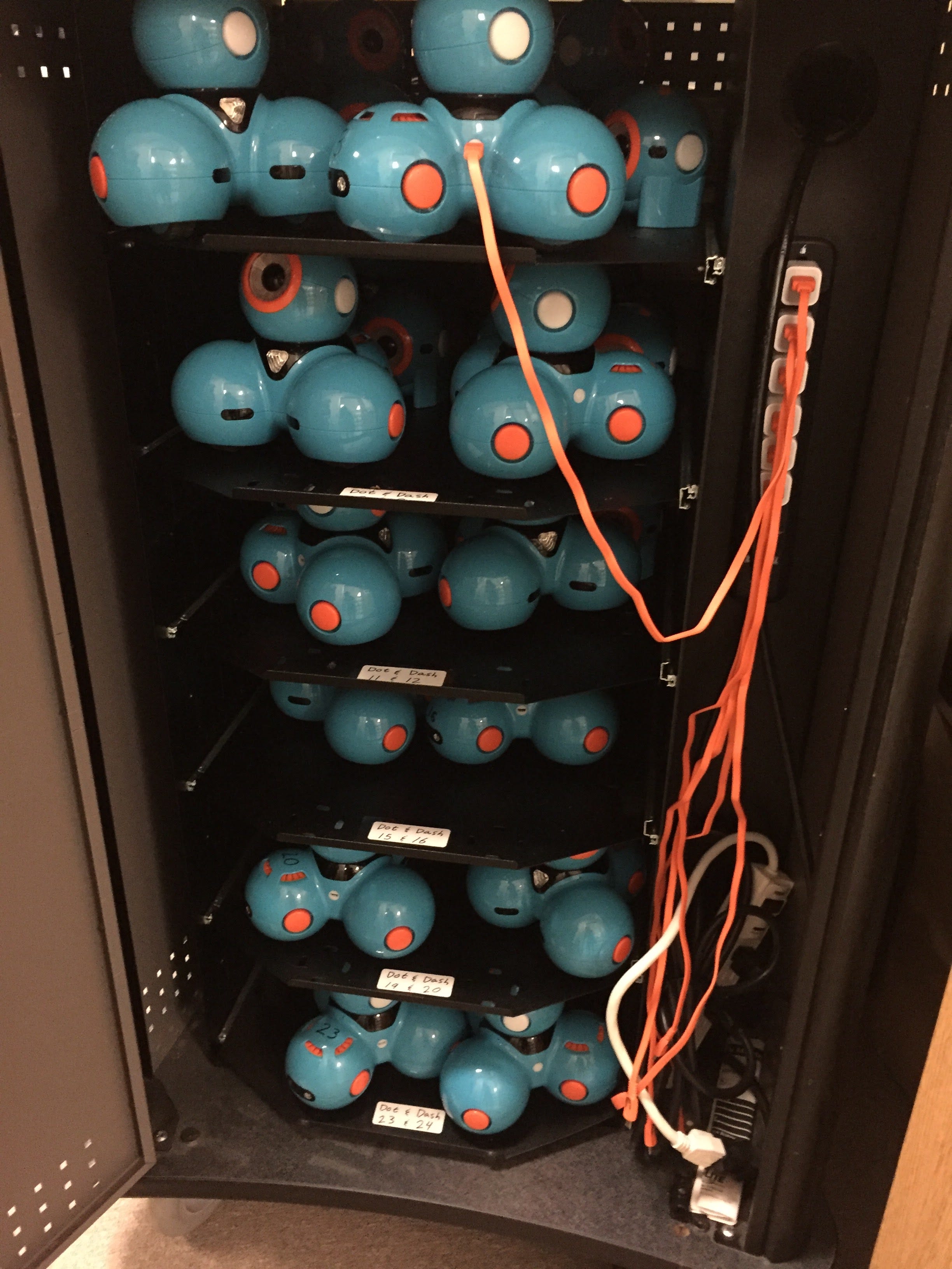 10 Innovative Solutions for Robot Storage Carts | by Naomi Harm | Find ...