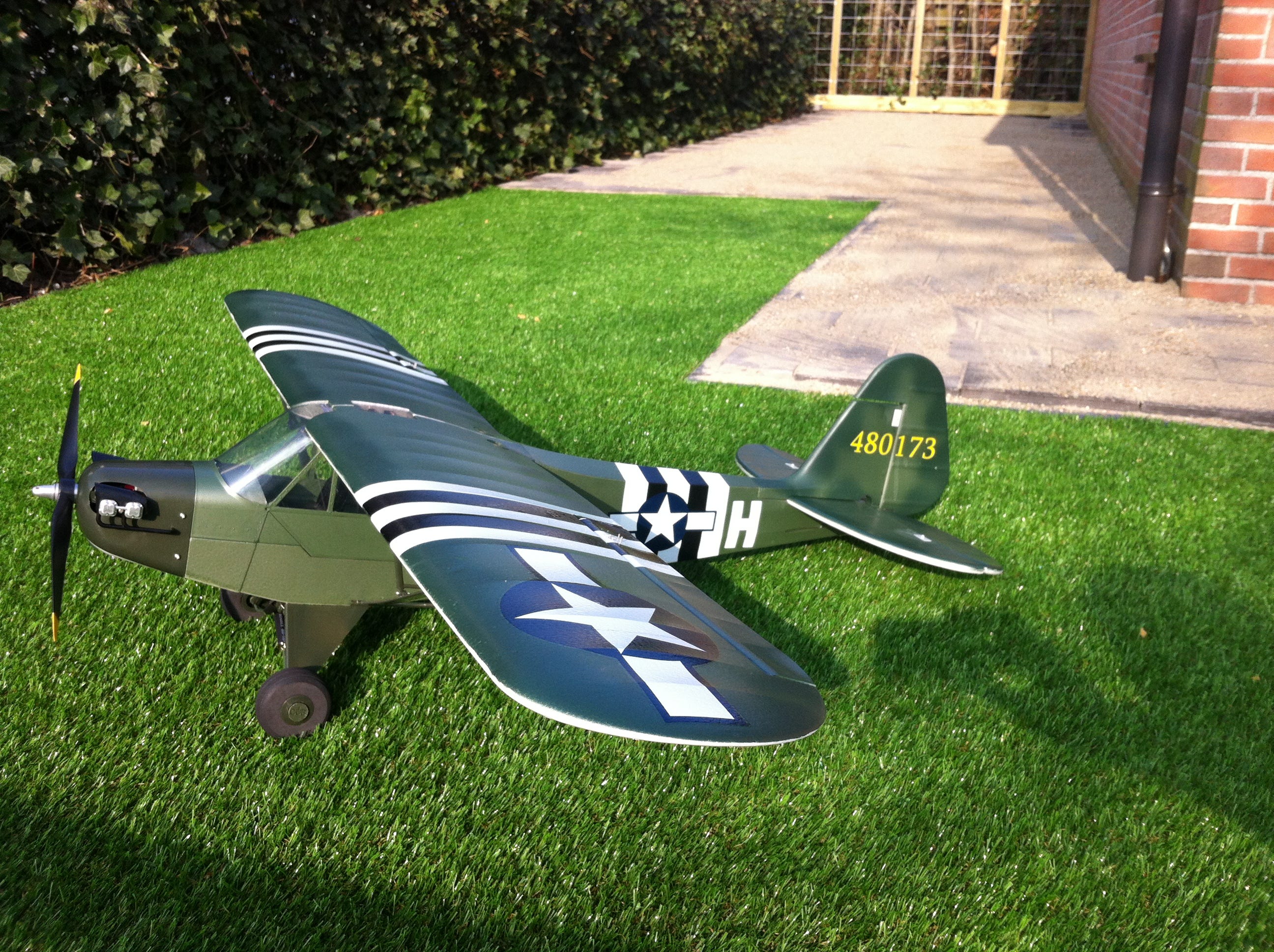 Flying a Piper L4 Grasshopper. Hobbykings 1400mm span electric modell ...