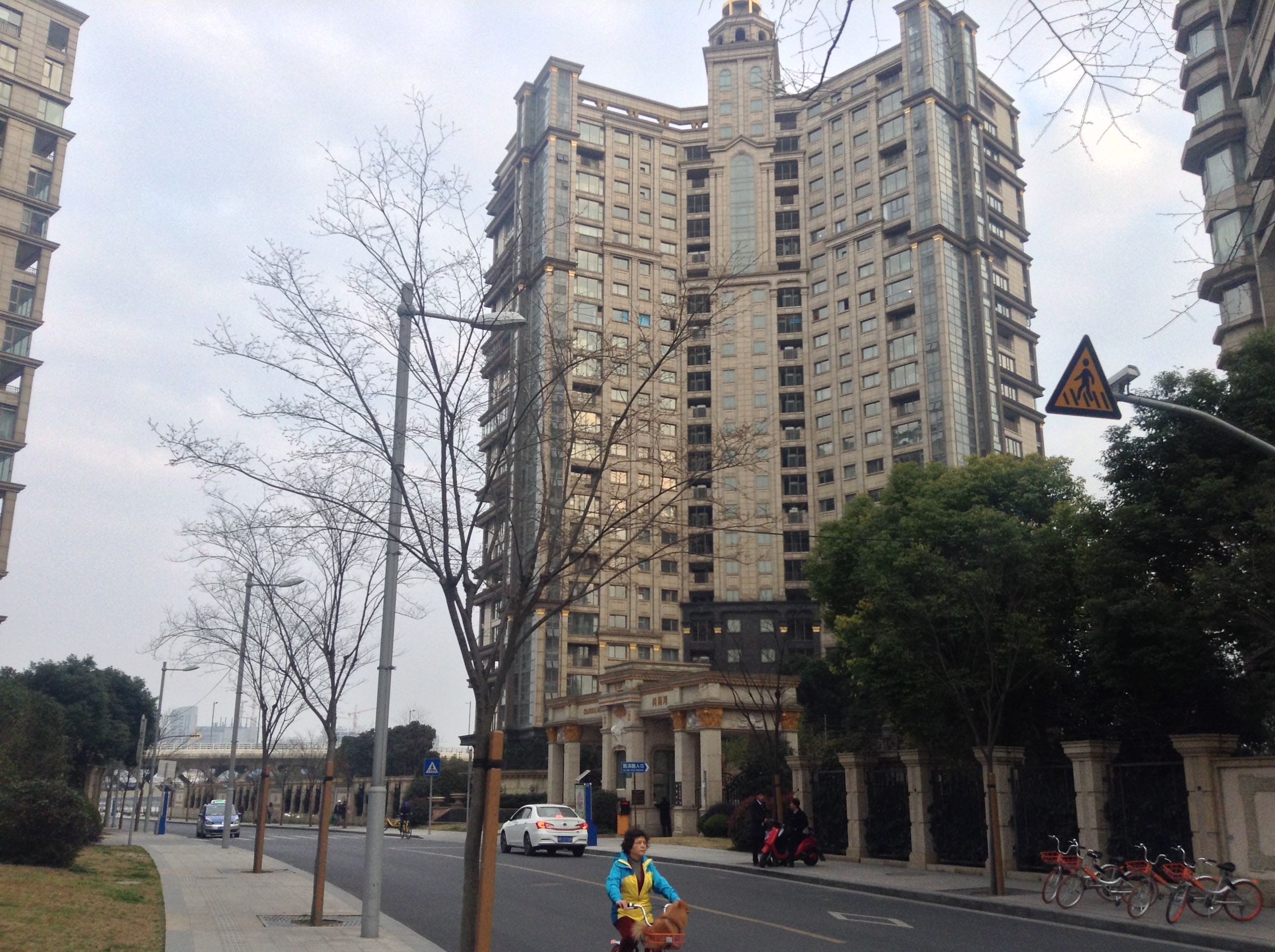 Another side of Xuhui: from Zhaojiabang road, to Middle Longhua road ...