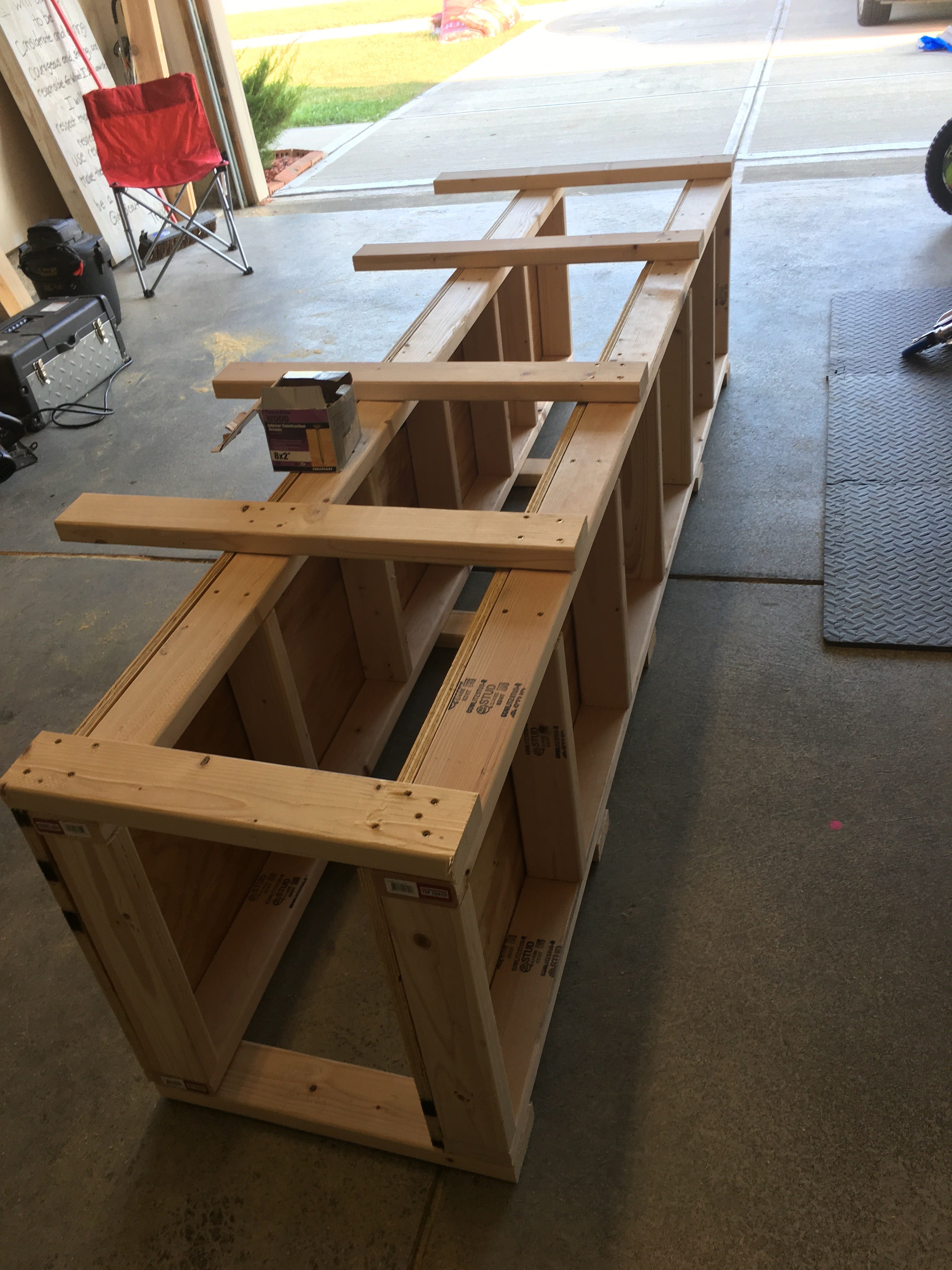 Build journal: Flexible workbench for small spaces | by Ben Wyatt | Medium