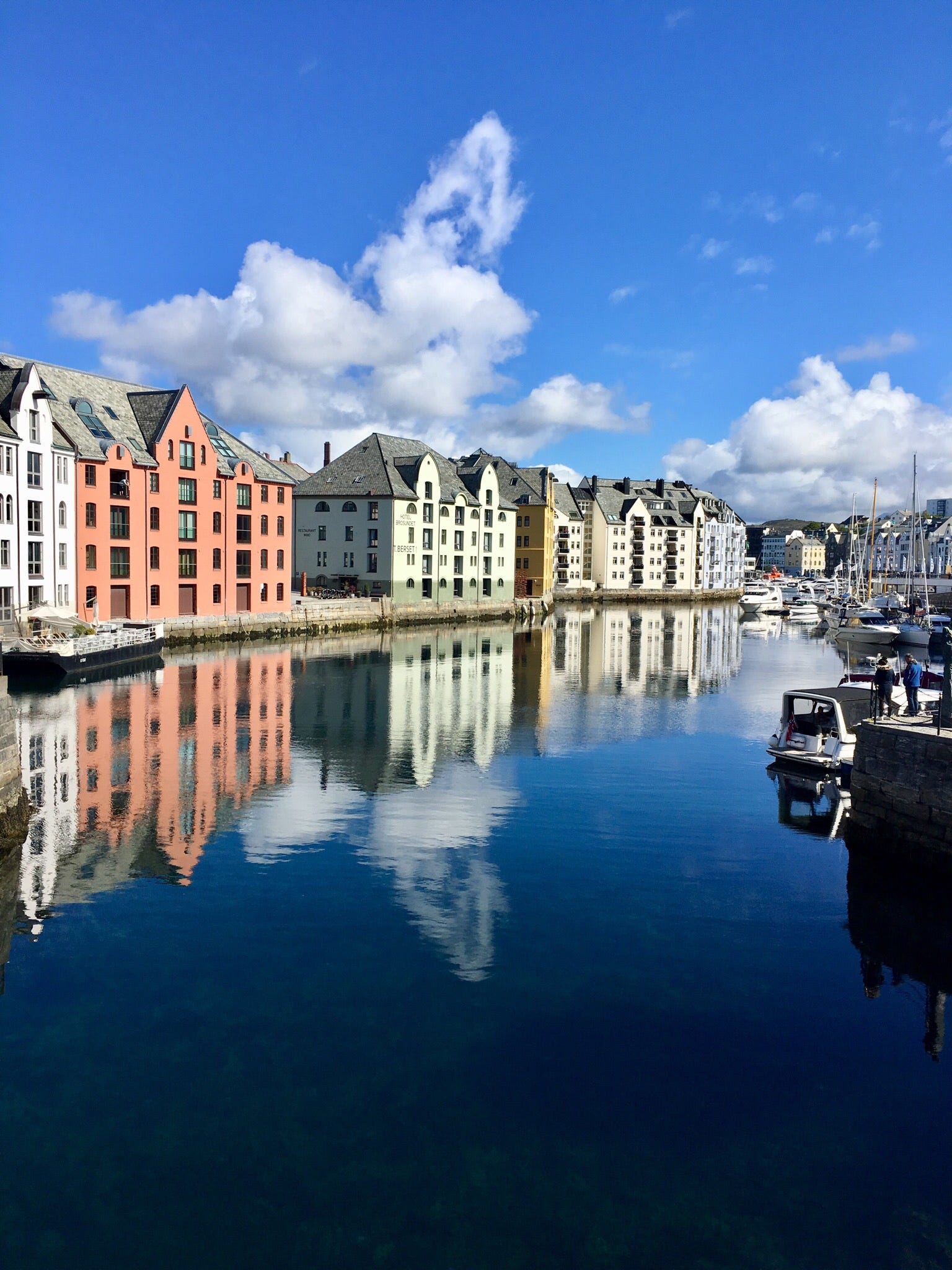 Exploring the fjords in west Norway: 6 days from Ålesund to Bergen