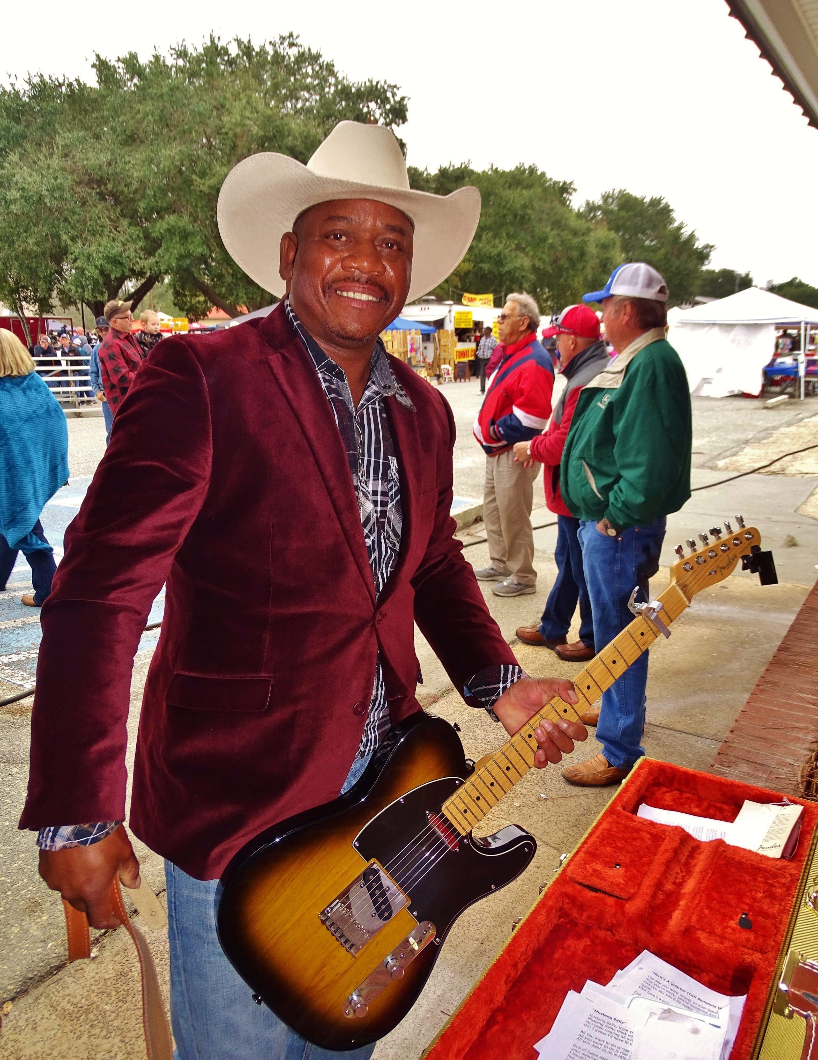 Never givin’ up with foremost country troubadour Danny Dawson