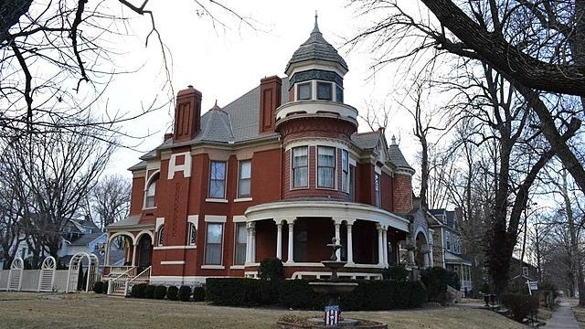 The Historic ‘Harris House’ is Picture-Perfect for Being Over 100 Years ...