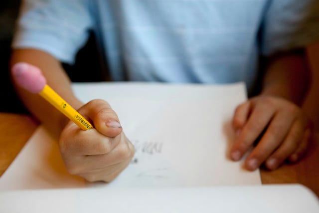 Cómo enseñar a escribir a tus niños — Parte 1 | by Tullpi | Tullpi | Medium