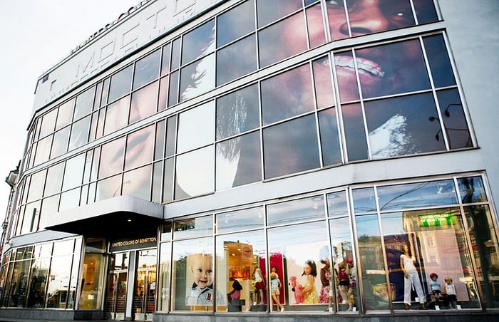 The Trend of Shopping Malls Going with Glass | by Glasxperts | Medium