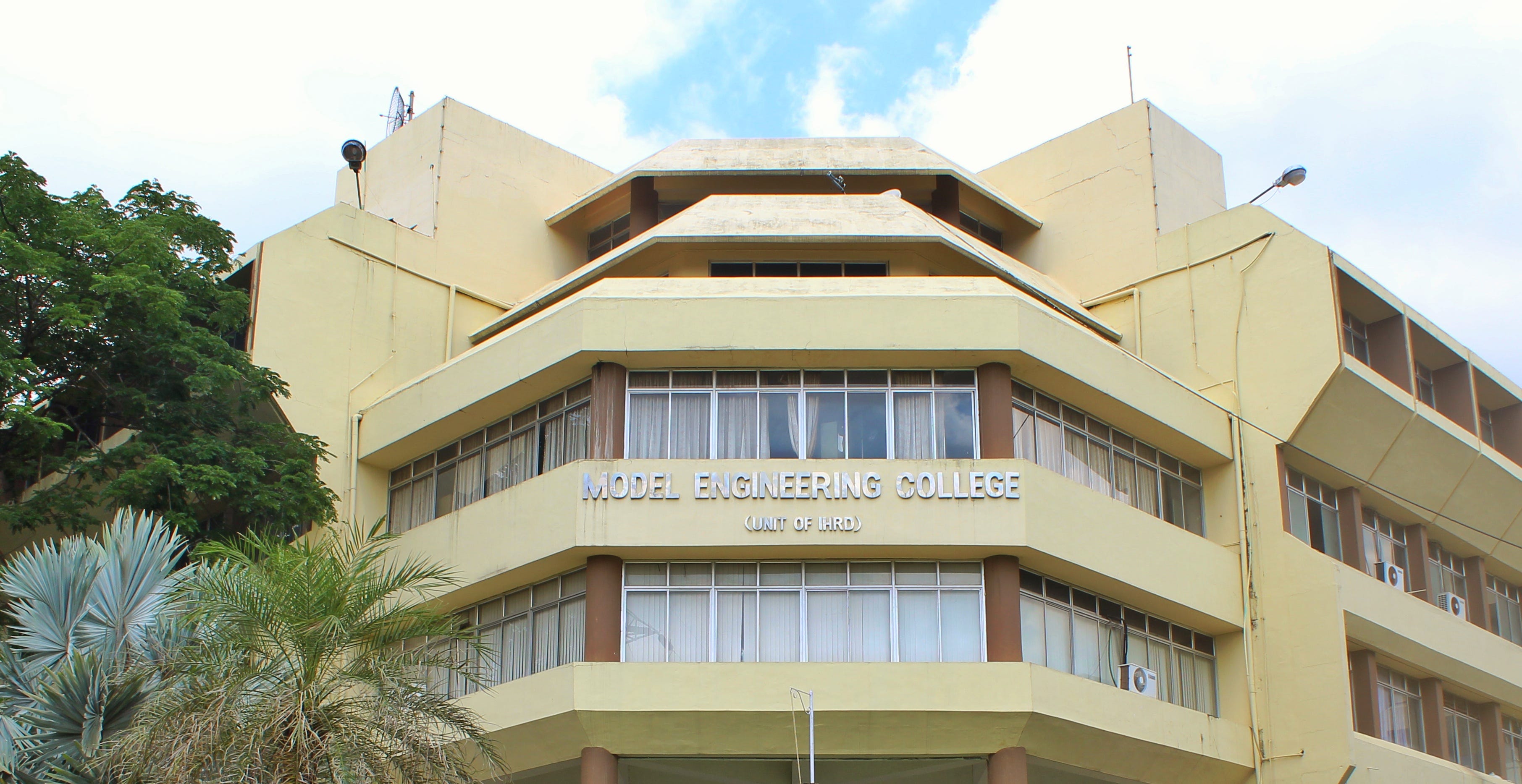 How Govt. Model Engineering College Installed a Rooftop Solar Power ...
