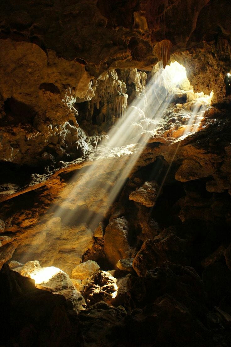 Mito da caverna | by Ant Garcia | Medium