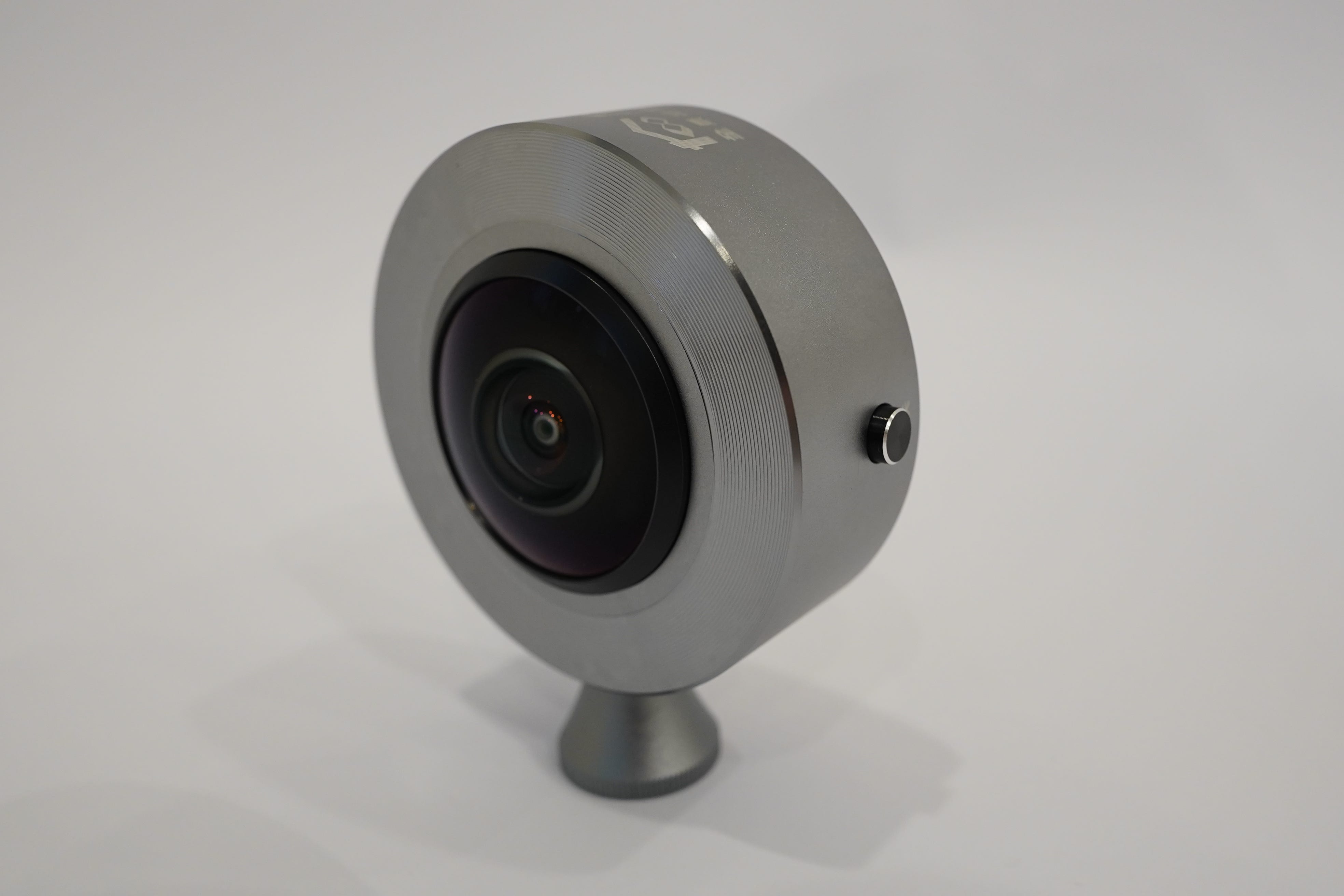 開箱｜超高畫質表現! 720°的風景帶著走，拍攝、拼接一氣呵成的全景相機 - 秦創科技 x 720度玩轉全景 - Medium