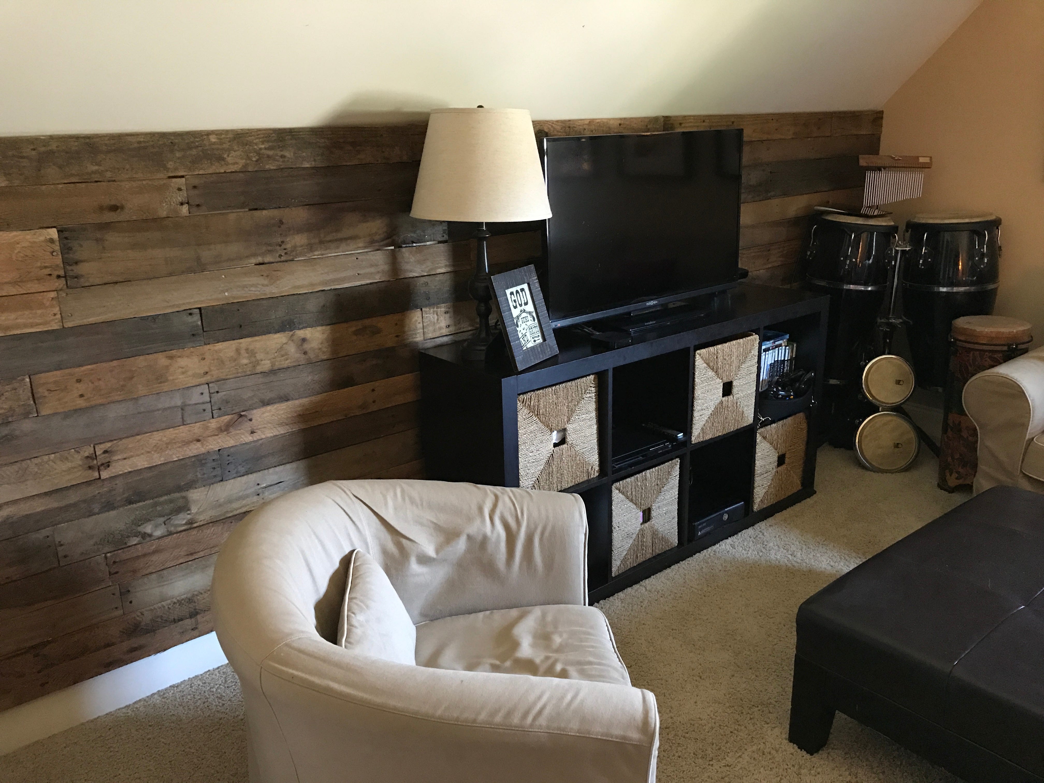 How to Install a Beautiful Accent Pallet Wall, Plus Accessories | by ...