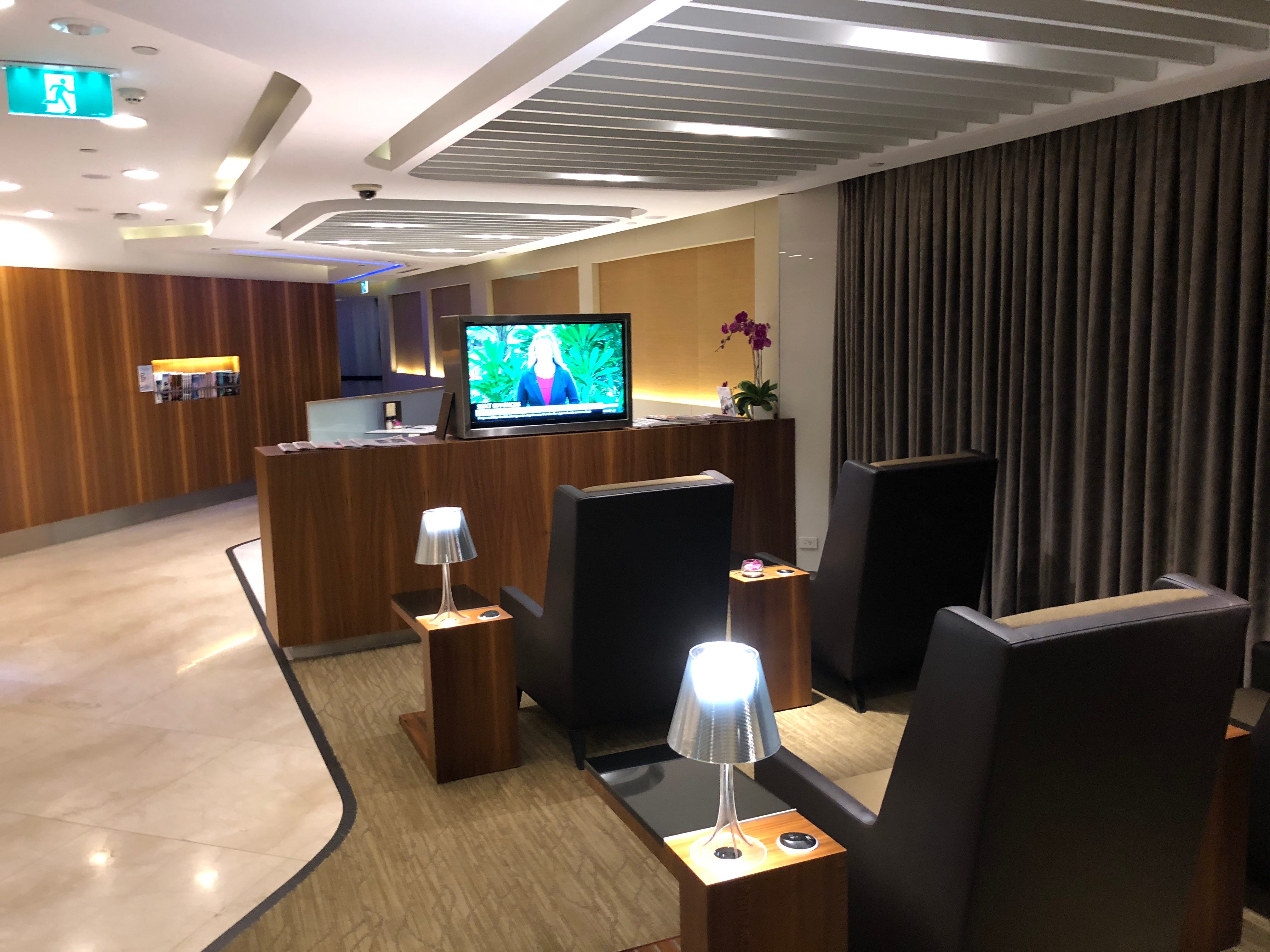 Review: Alone in Singapore Airlines Suites Class from Melbourne to ...