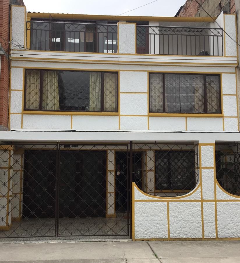 Un hôtel 🏨 vraiment pourri. Un petit bonus sur la partie moins… | by ...