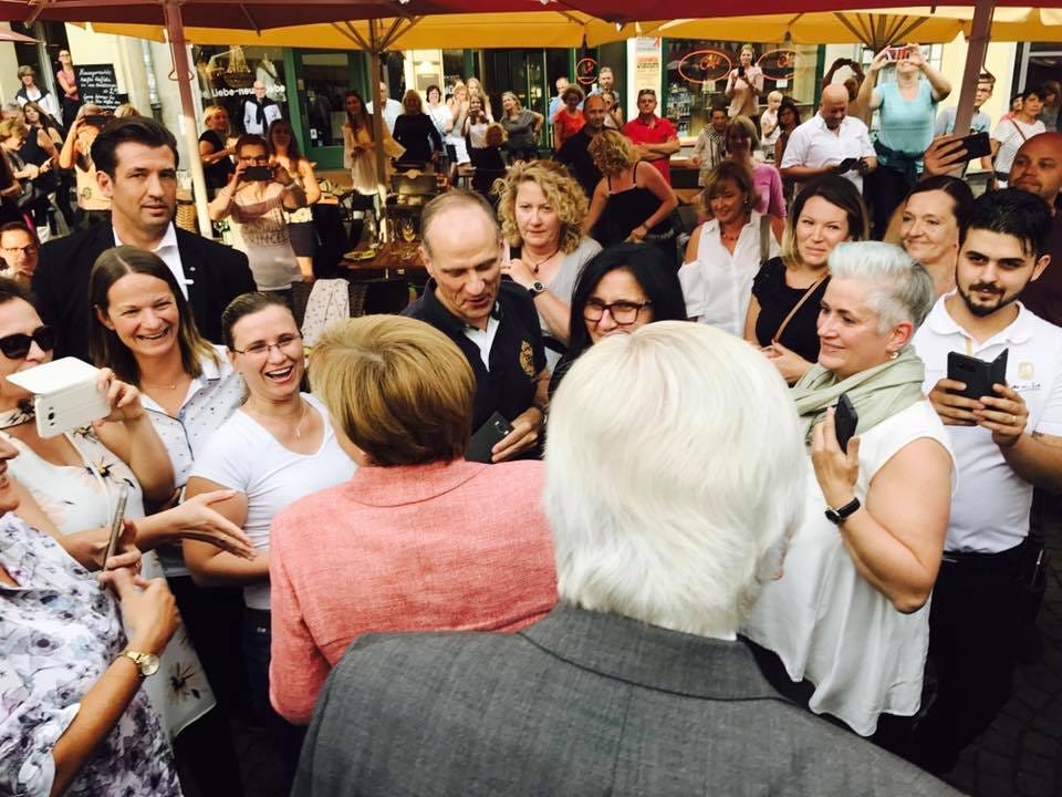 Thousands of Cameras Seeing Nothing: Angela Merkel’s Facebook Photos ...