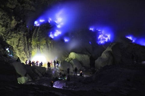 Keajaiban Blue Fire di Puncak Tertinggi | by David Wijaya | Medium