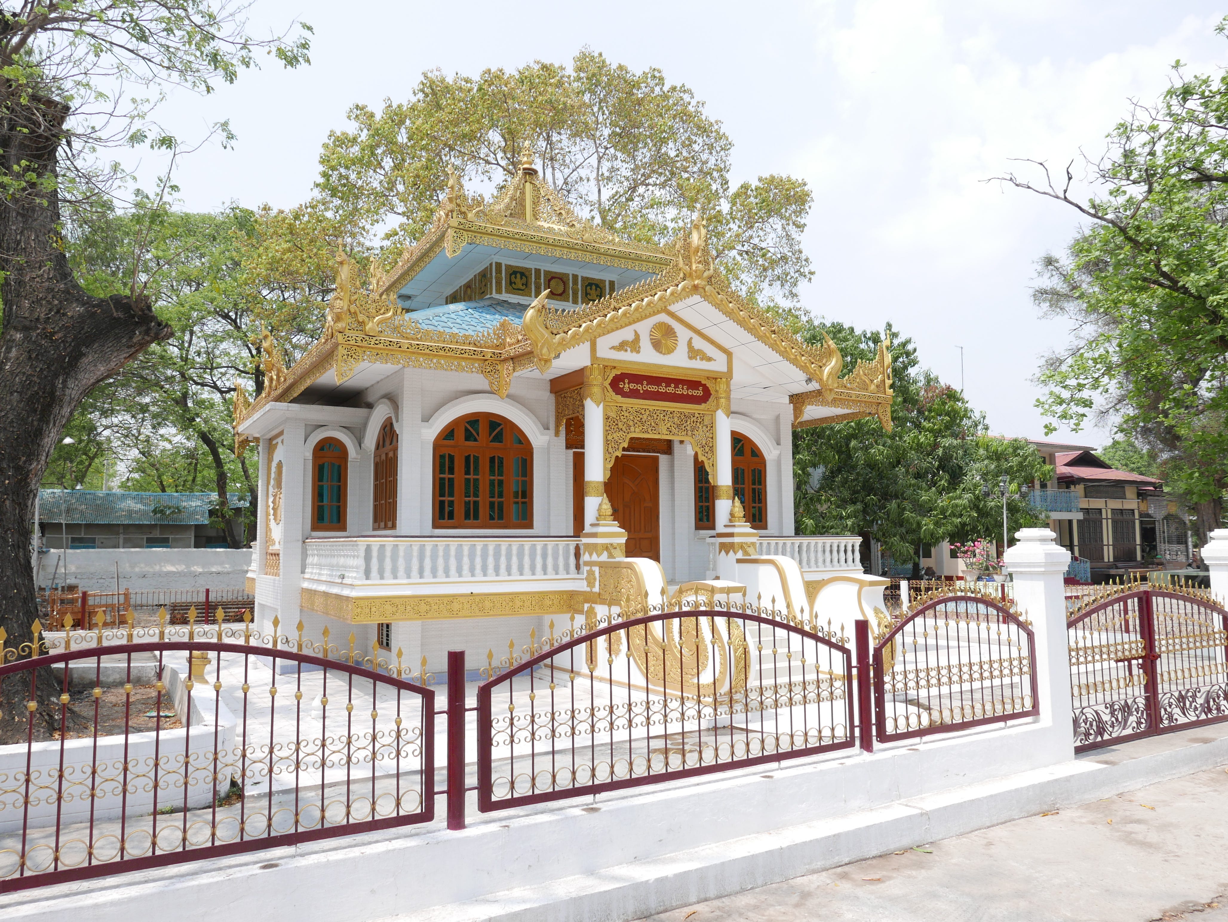 Myanmar (Burma) — Buddha’s Collar-Bone Peshawar Relic Worshiping Place ...