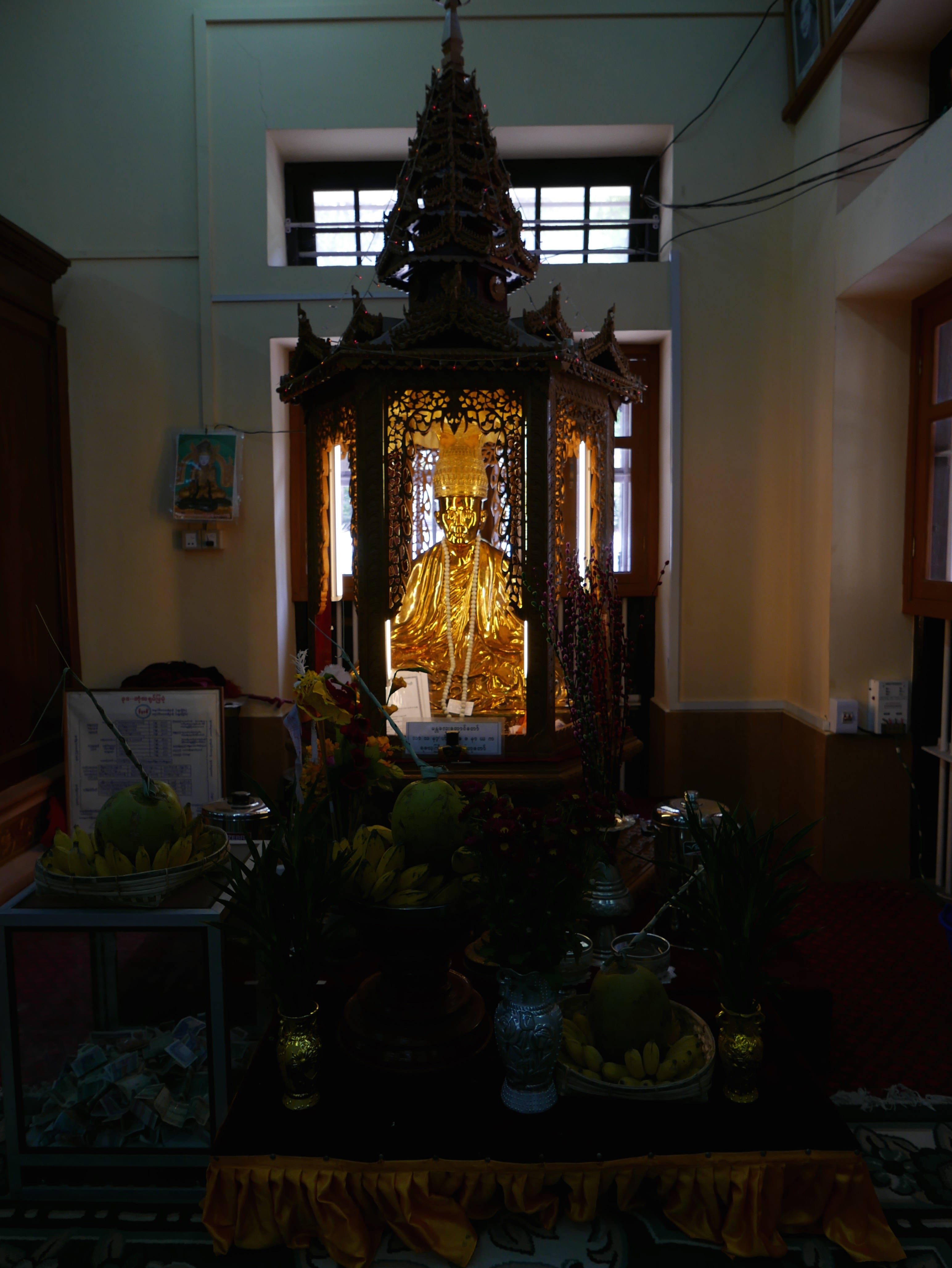 Myanmar (Burma) — Buddha’s Collar-Bone Peshawar Relic Worshiping Place ...
