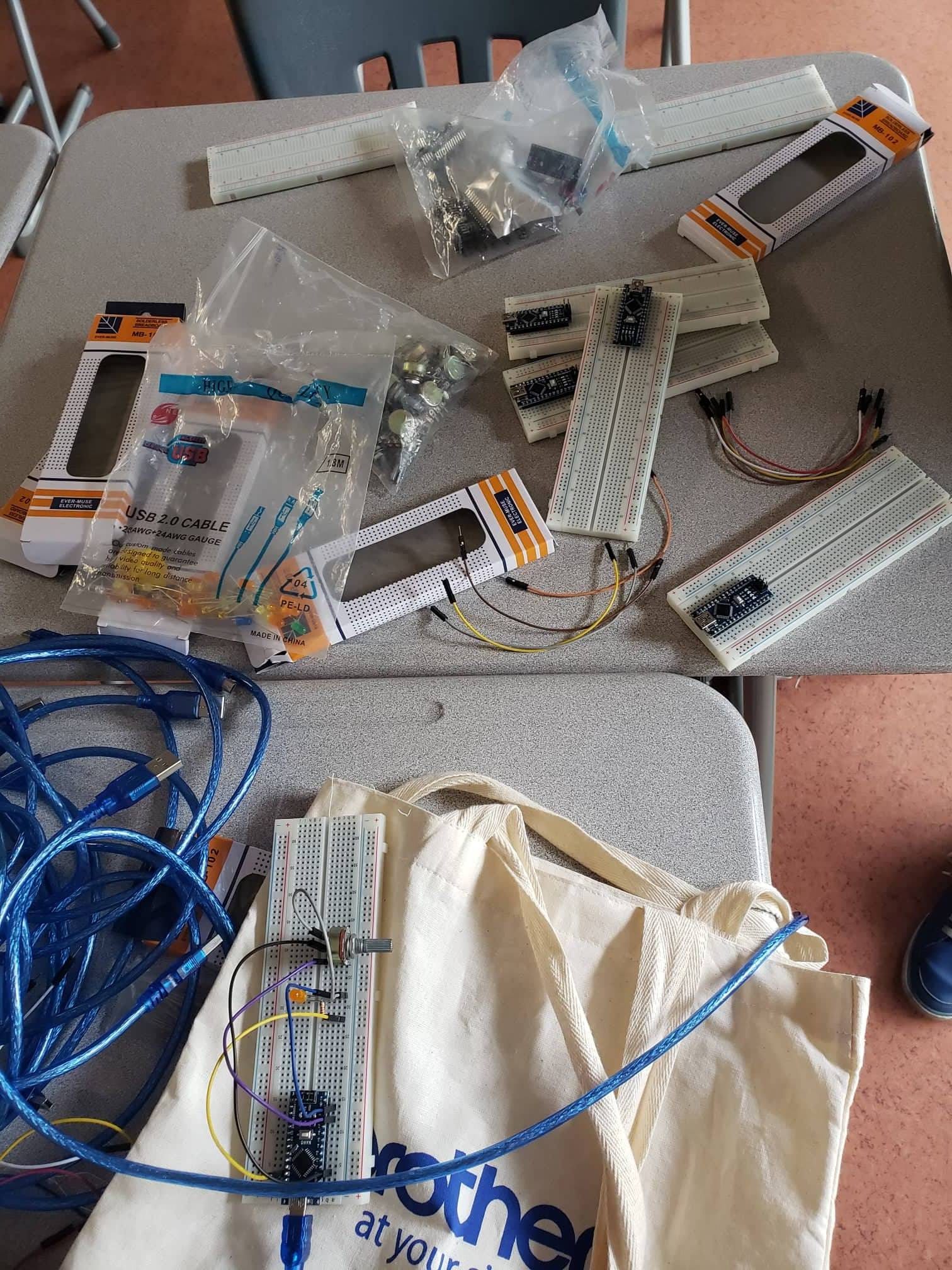 Arduino!. El dia de 5 de octubre, en la clase de… | by Enrique Sobrados ...
