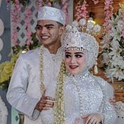 Alvine Noer Rizky – Medium