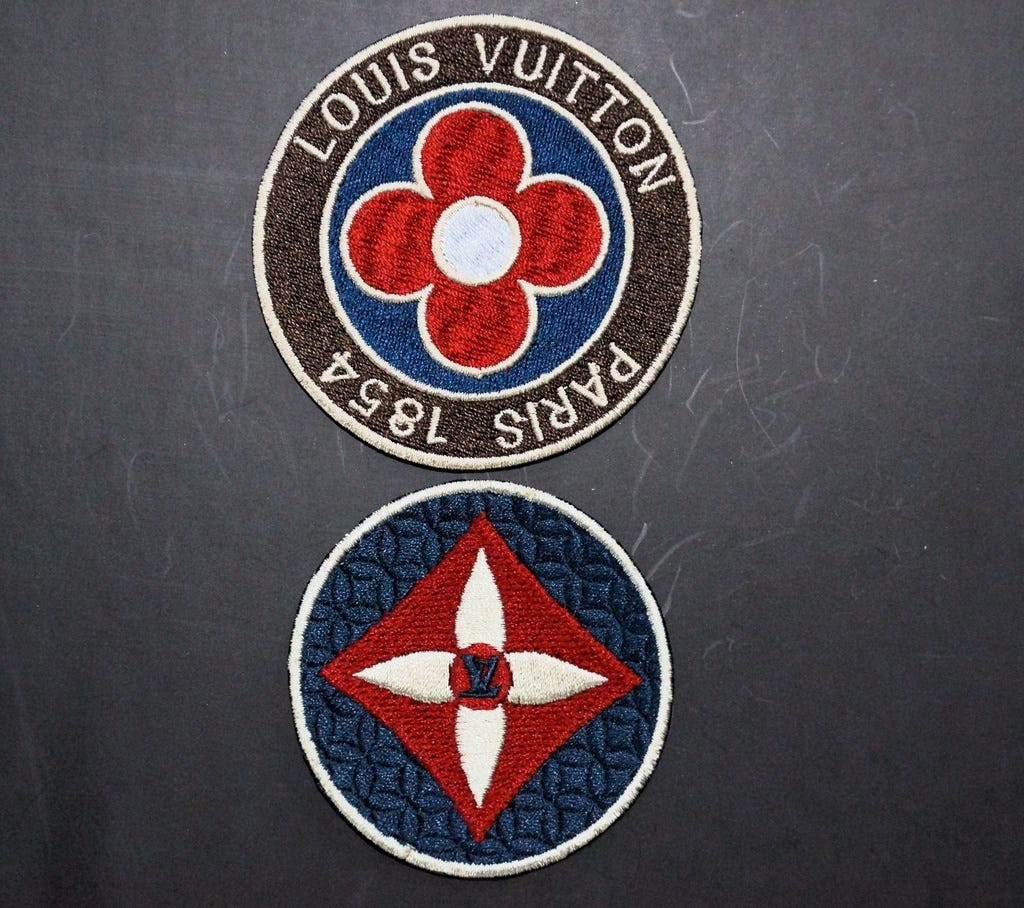 Lv patch - VICTORIA HILL - Medium