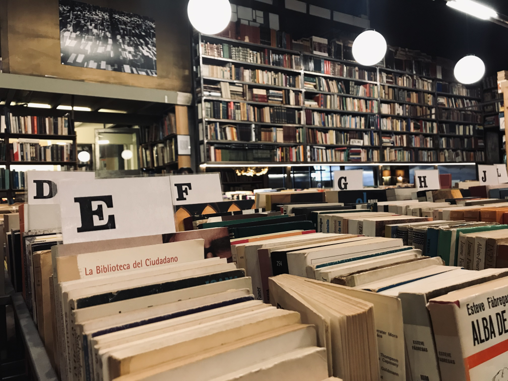 Un viaje entre libros. Hace un buen tiempo escuché hablar… | by Nico | Medium