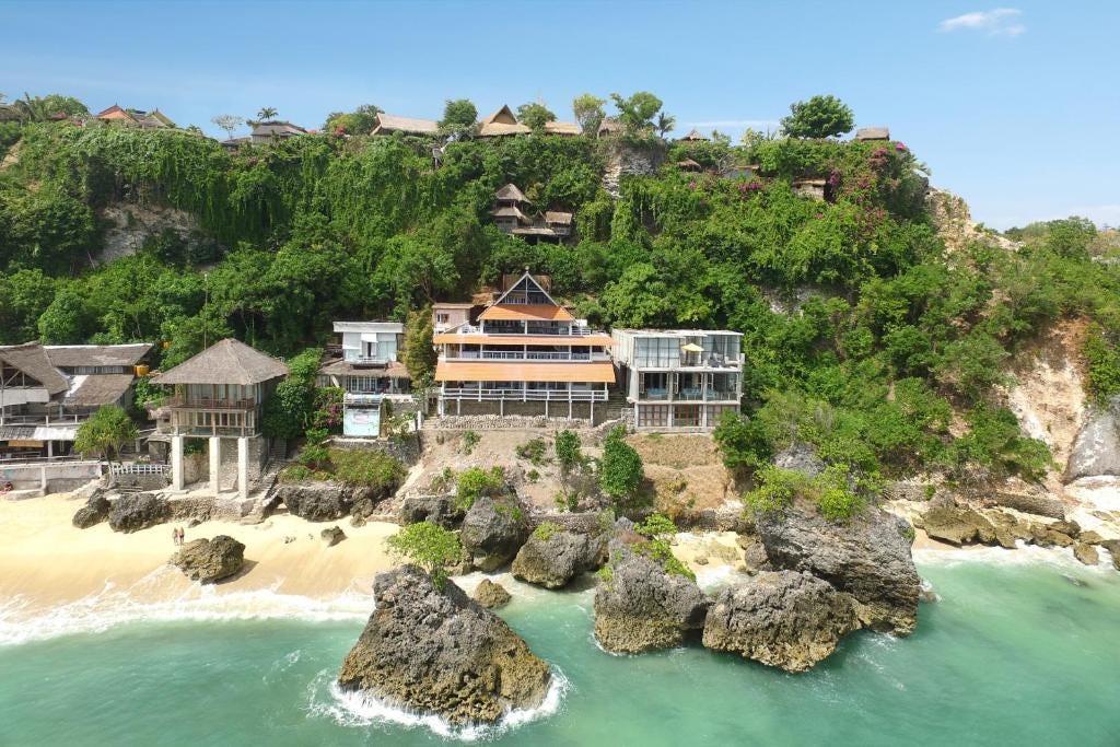 The Inn Possible Cliff House: Surga Tersembunyi yang Mengagumkan di ...