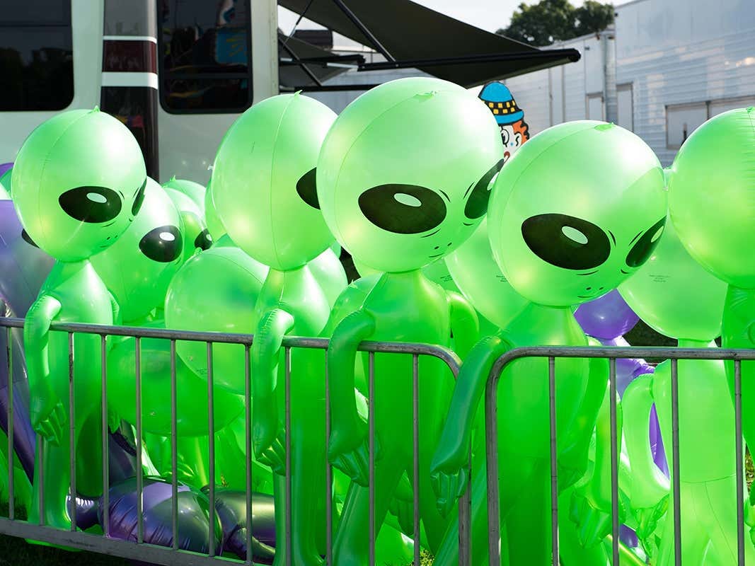 what if i woke up surrounded by aliens? | by ethan writes | Medium